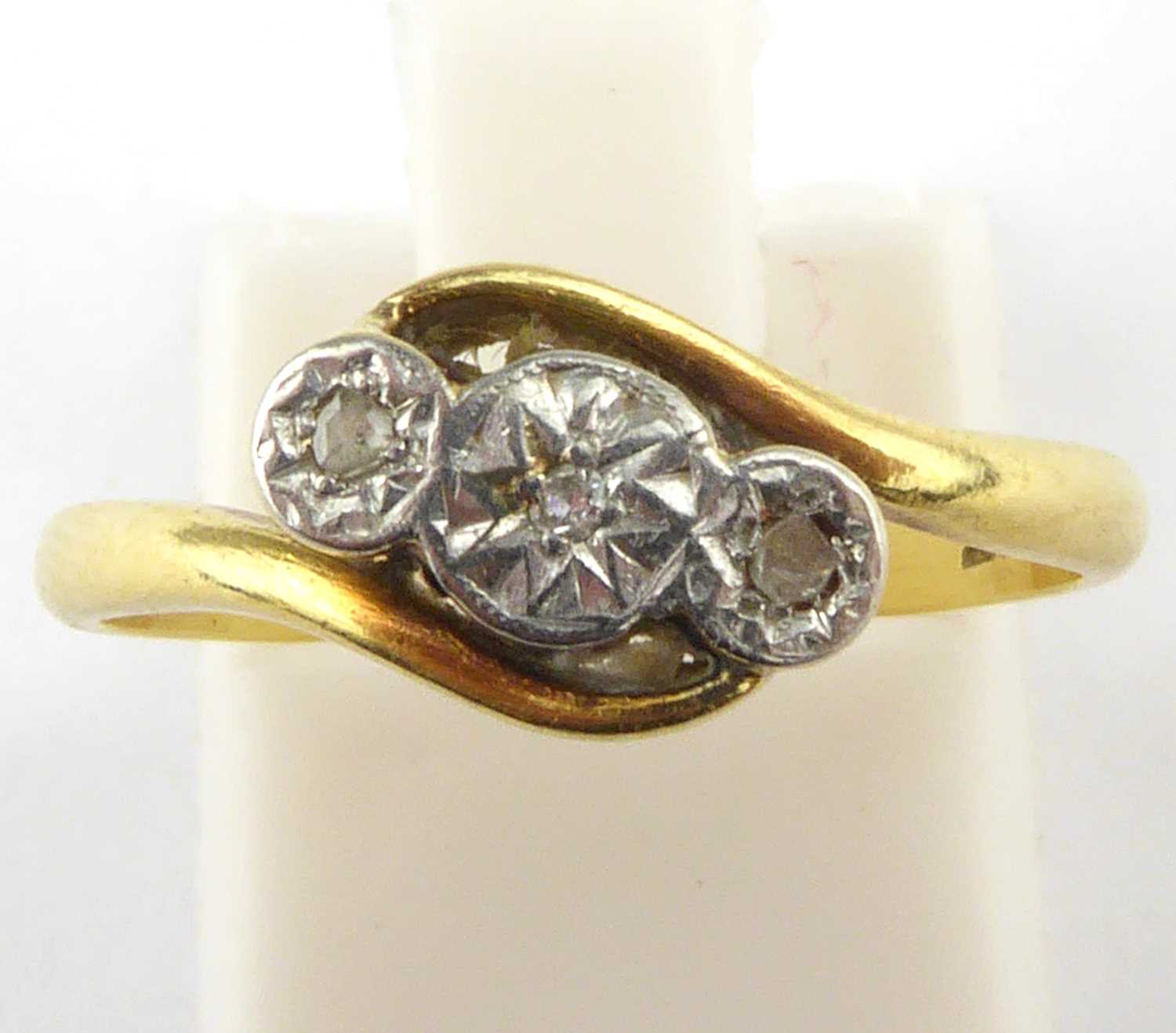 Lot 1008 - An 18ct gold three-stone illusion set