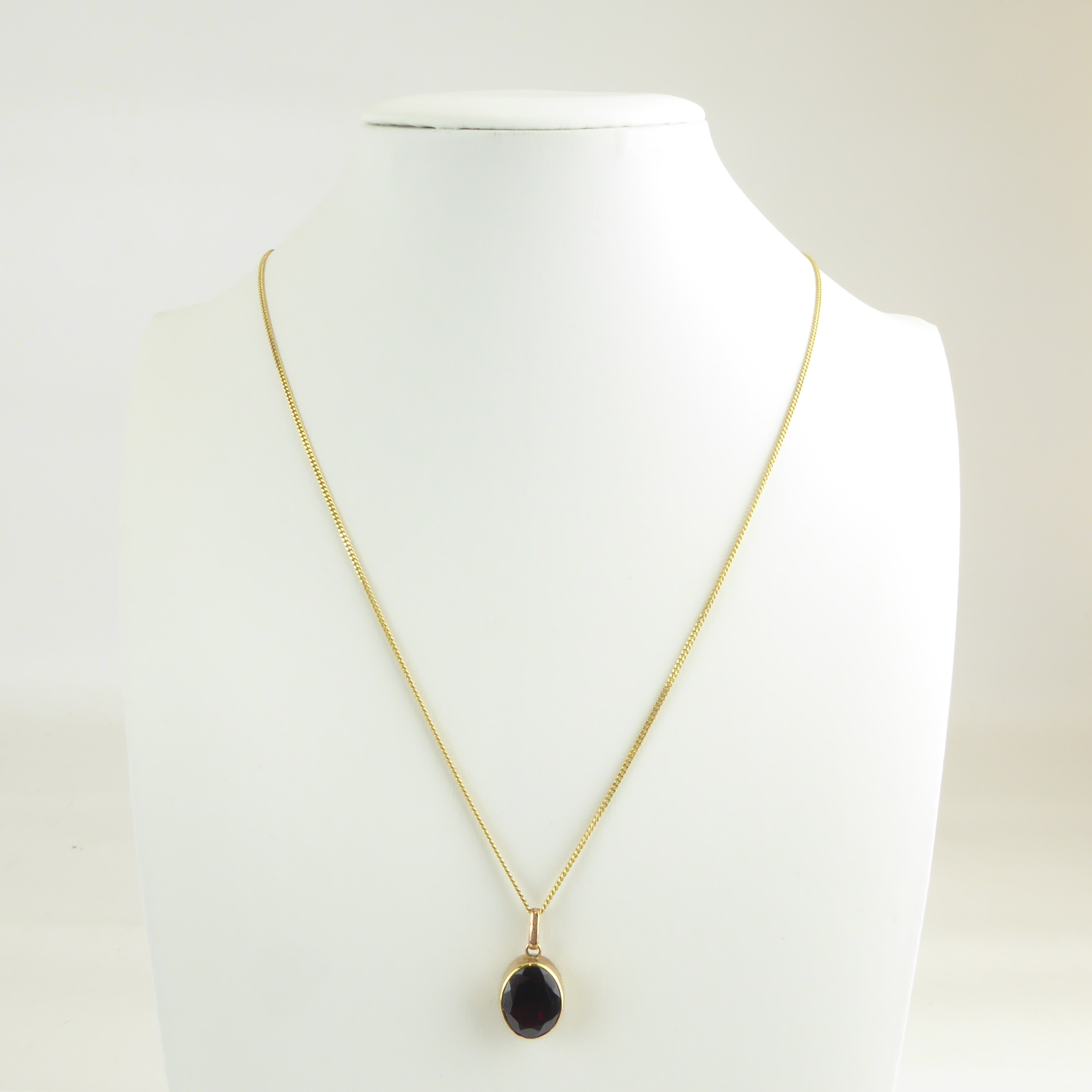 Lot 1116 - A 9ct gold dainty necklace with ring clasp,