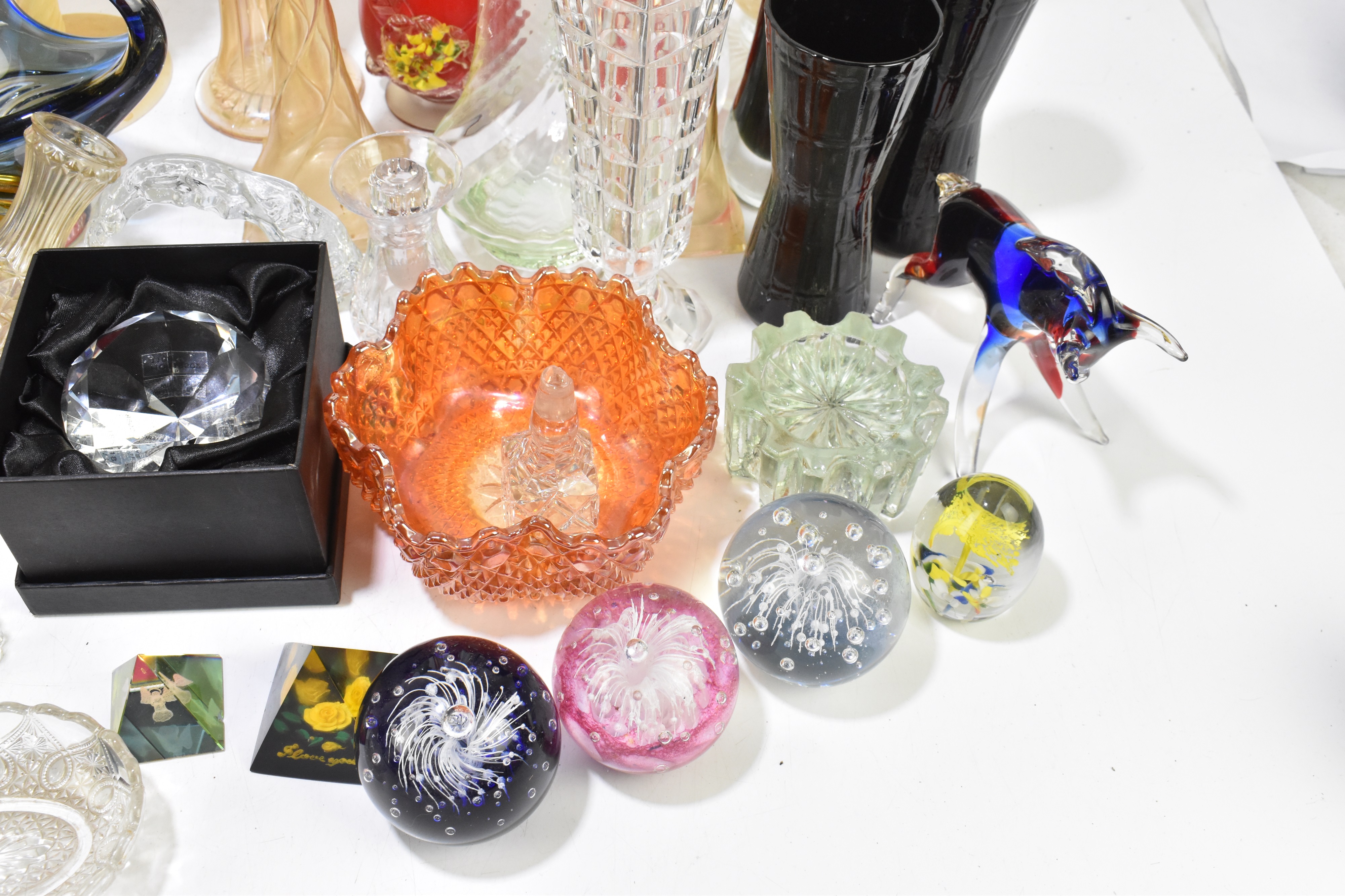 Lot 619 - A quantity of cut and coloured glass
