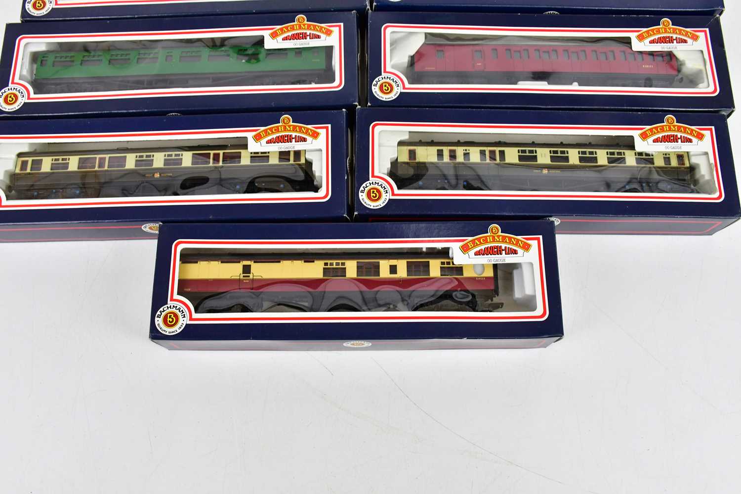 Lot 230 - BACHMANN; seven boxed OO gauge carriages.