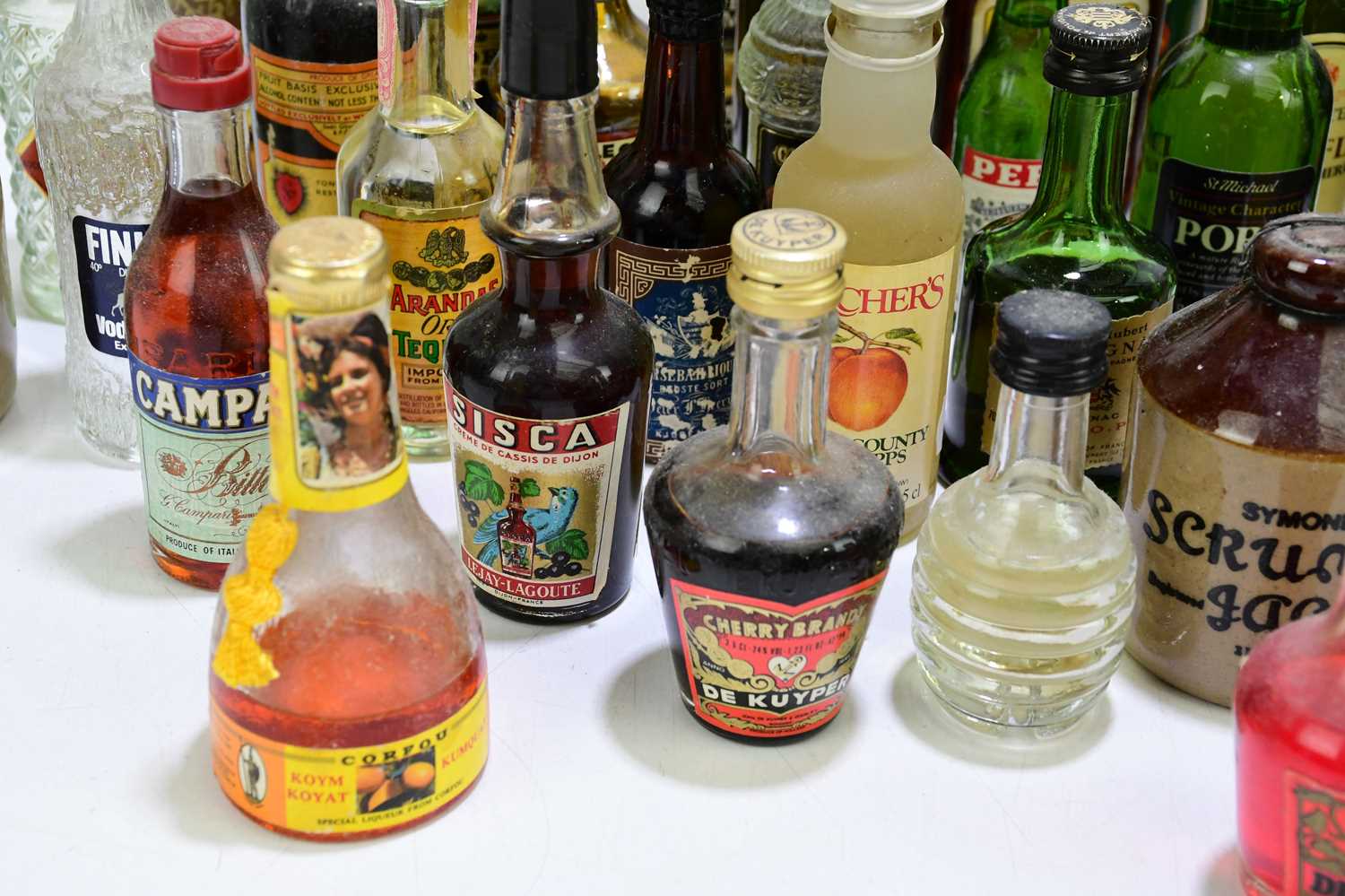 Lot 4112 - A collection of assorted alcohol miniatures,
