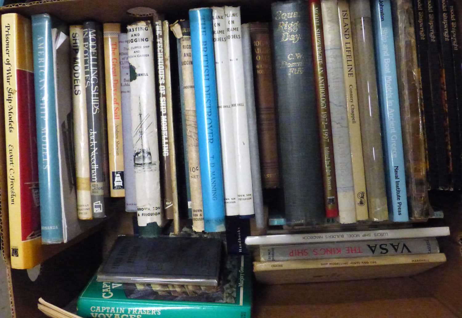 Lot 565 - A quantity of ship and boat related books