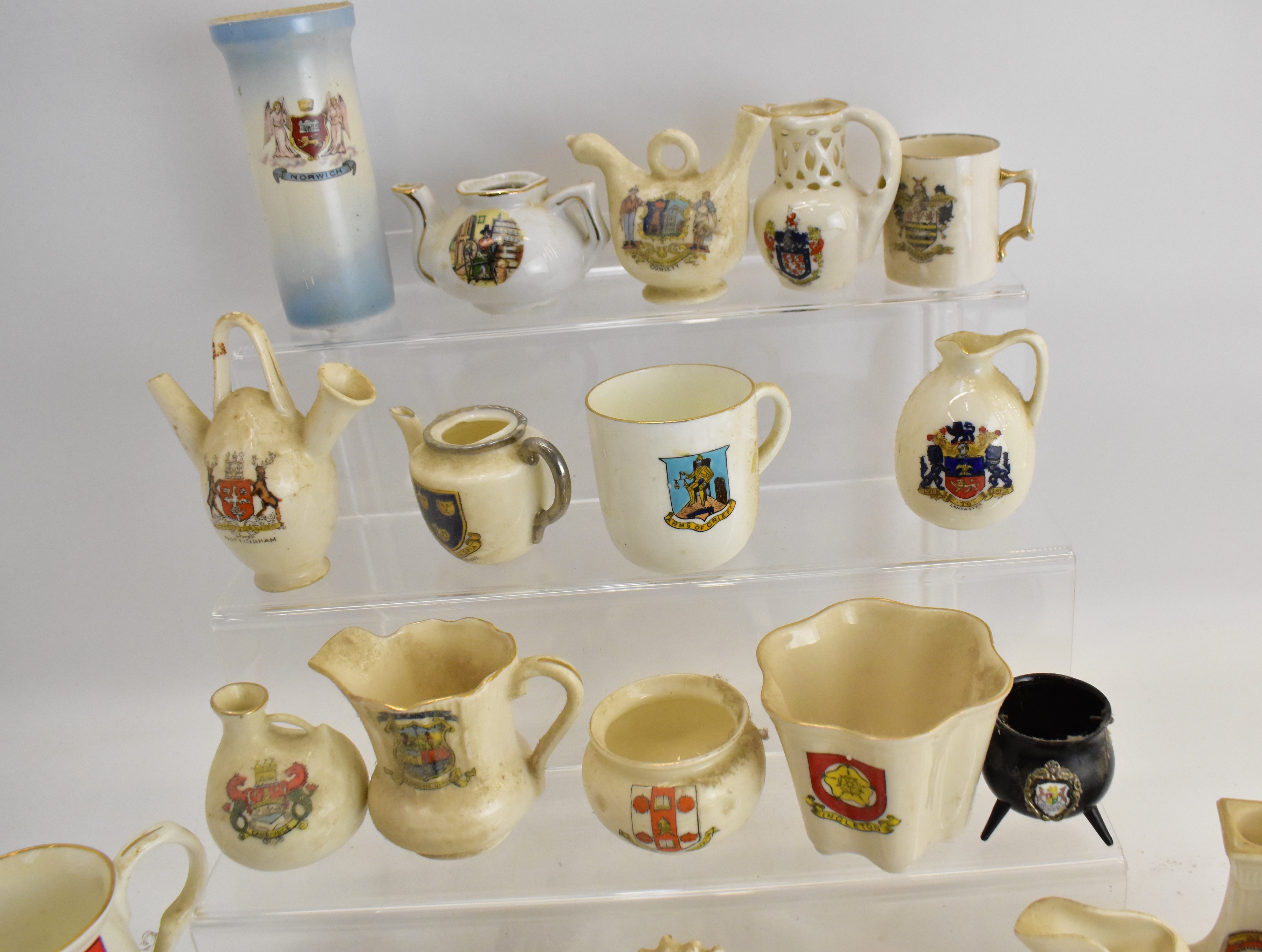 Lot 228 - Approximately fifty items of mixed crested