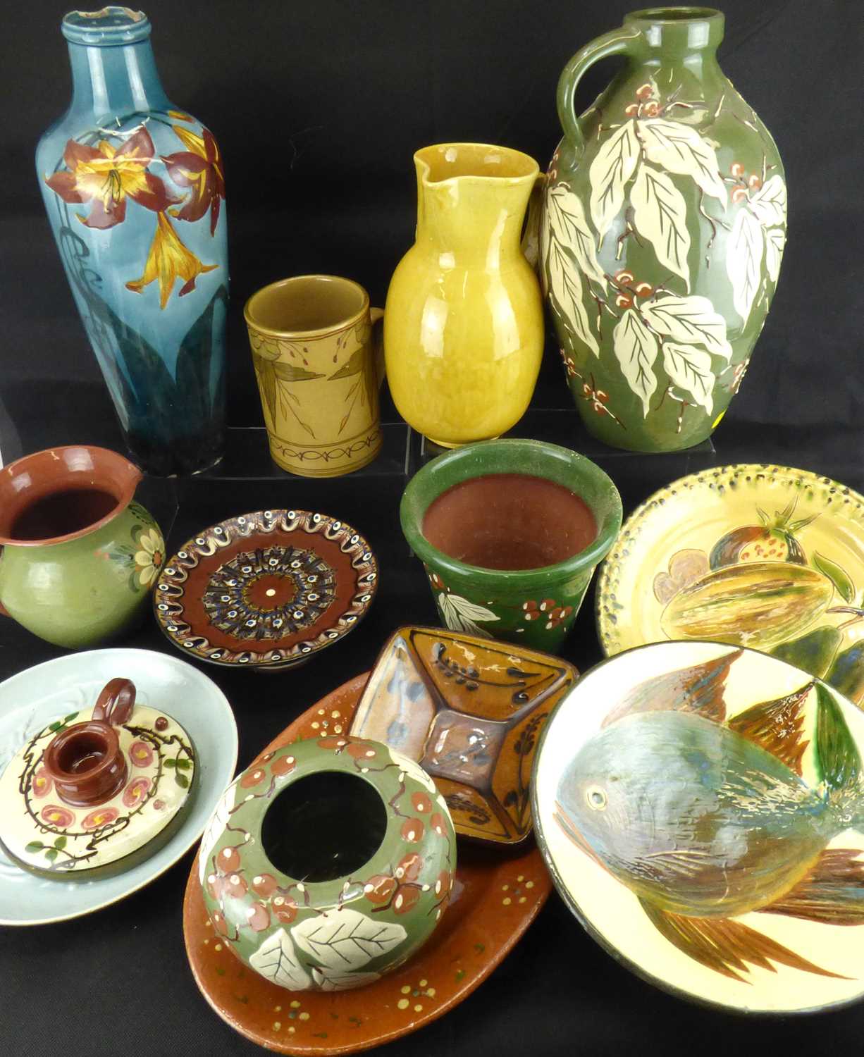 Lot 282 - Various items of studio pottery