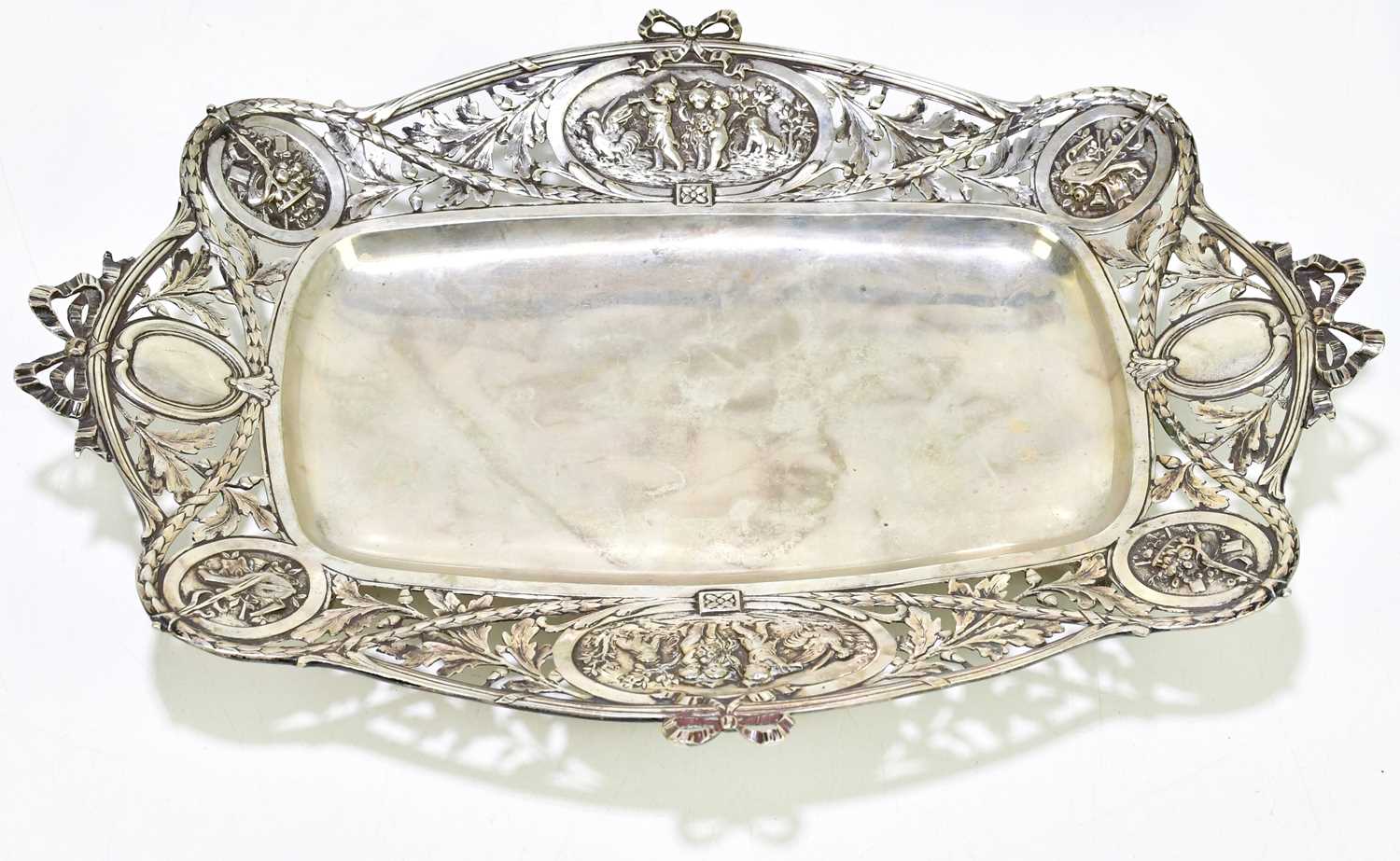 Lot 1074 - A Continental 800 grade silver bowl of