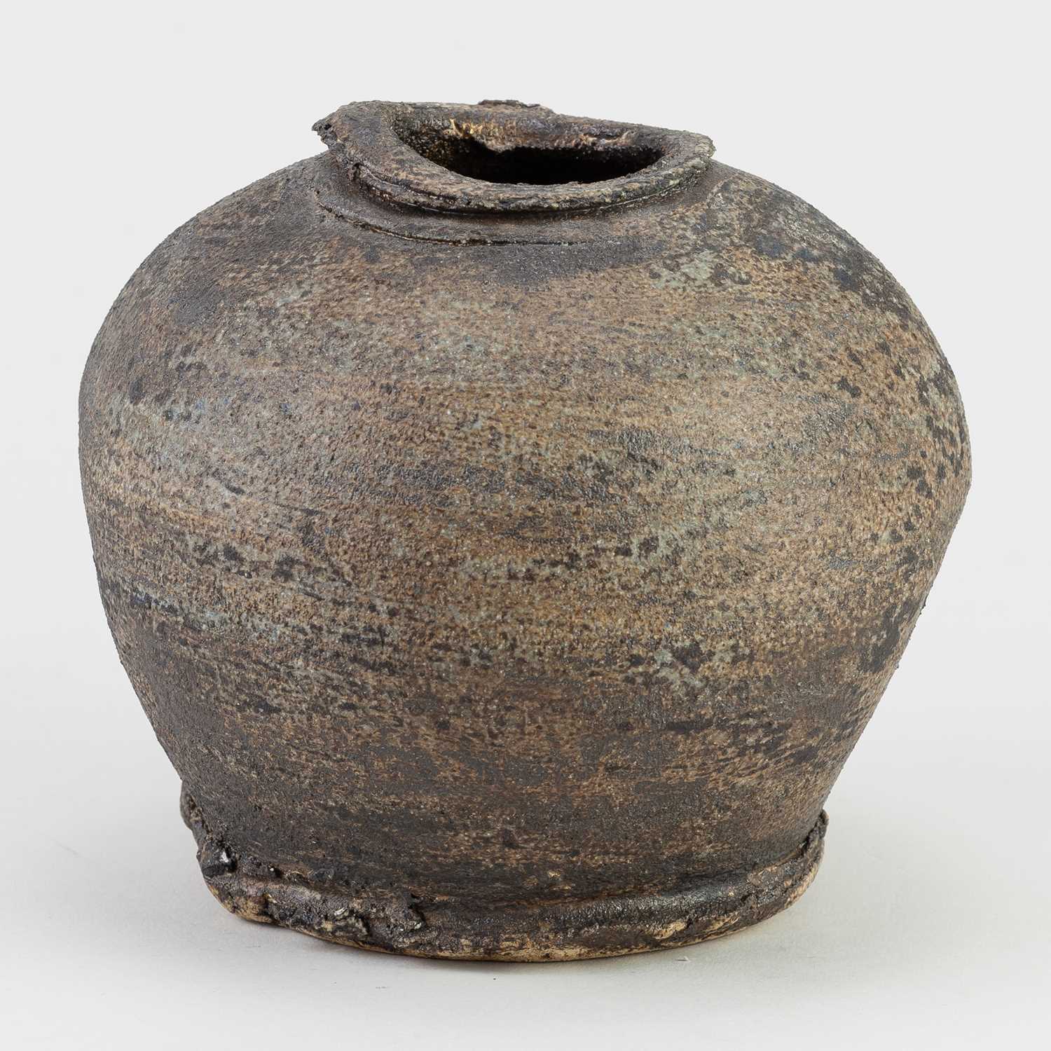 Lot 304 - DAN KELLY (born 1953); a stoneware vessel