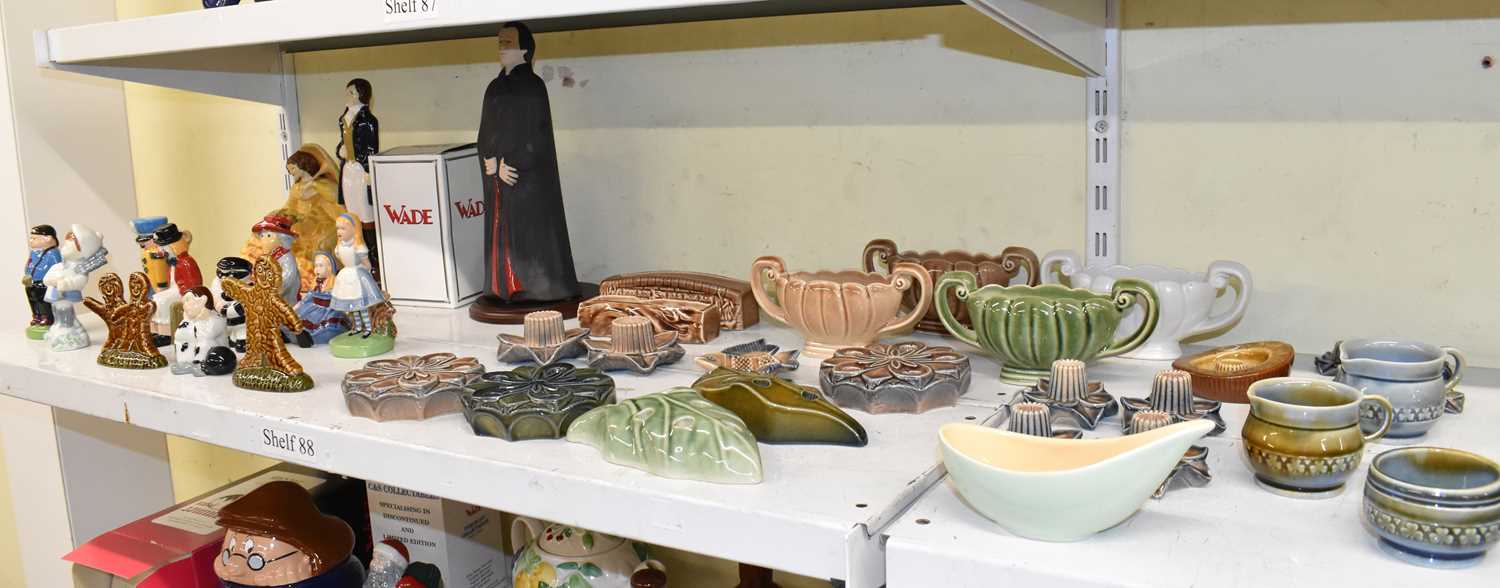 Lot 410 - A quantity of Wade figures and ornaments