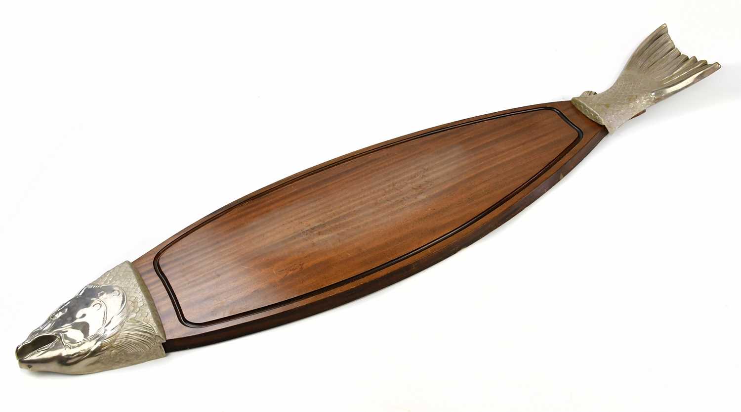 Lot 1028 - A very large fish platter with plated head