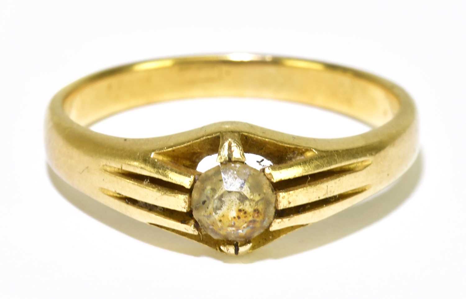 Lot 114 - An 18ct yellow gold single stone ring, size