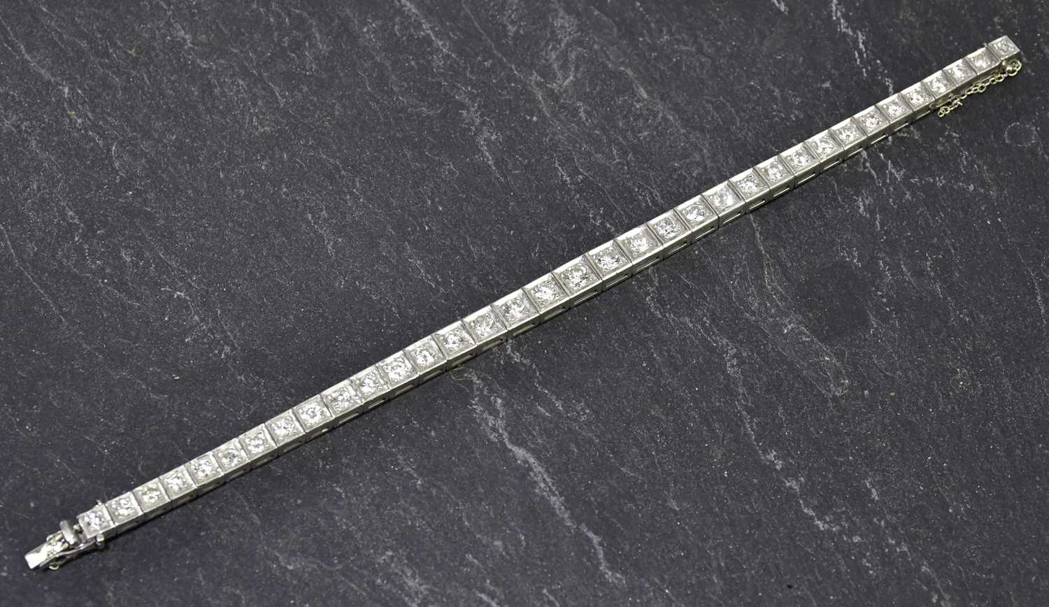 Lot 154 - A white metal graduated box set brilliant