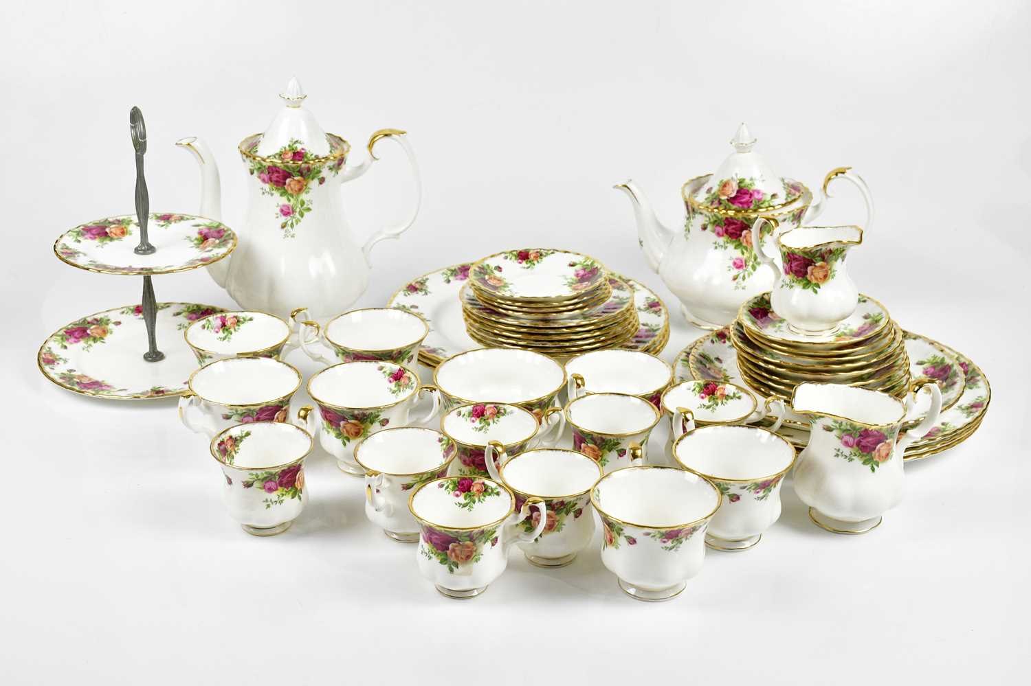 Lot 1464 - ROYAL ALBERT; an 'Old Country Roses'