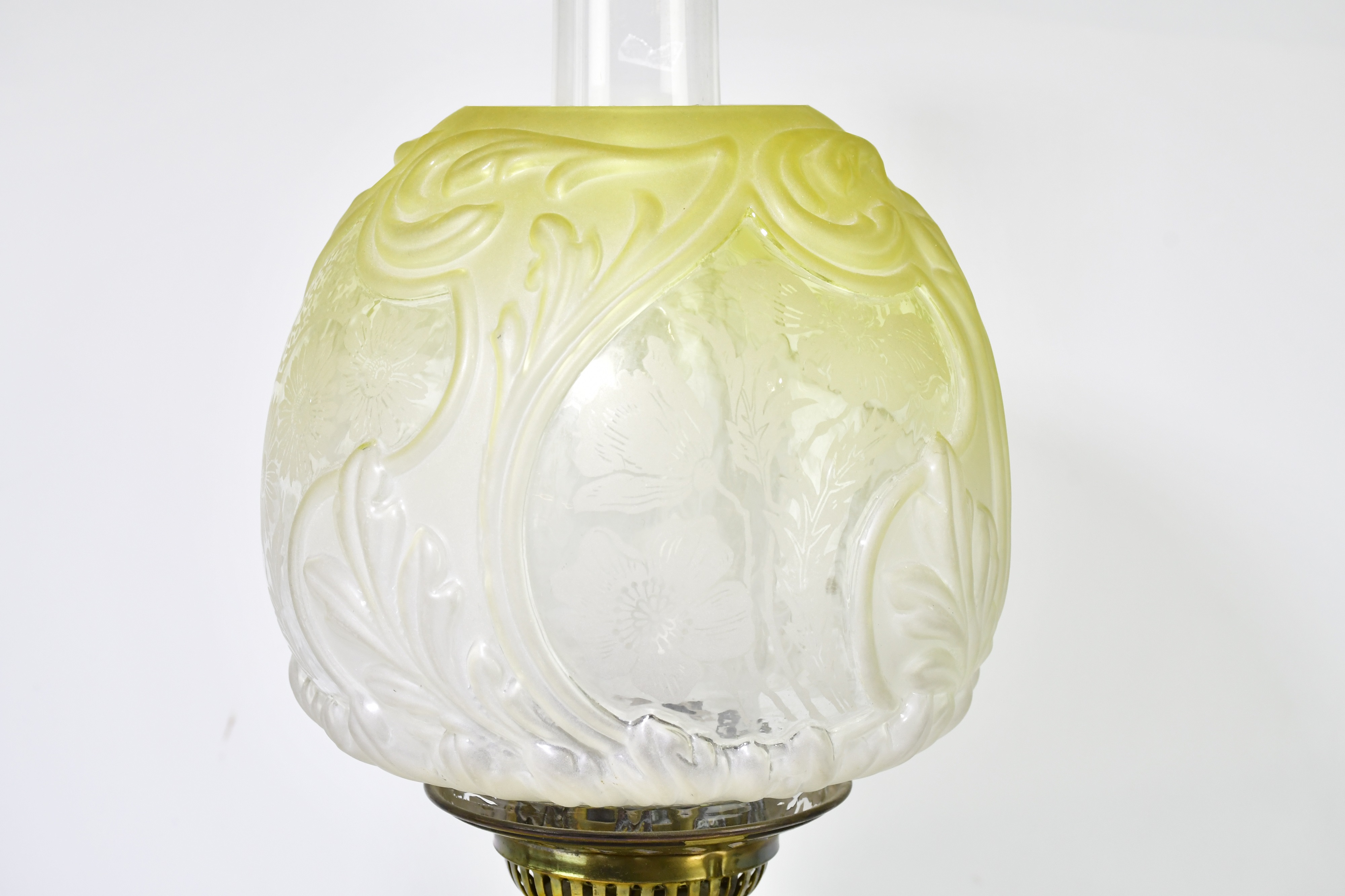 Lot 2322 - A Victorian oil lamp, the yellow and clear