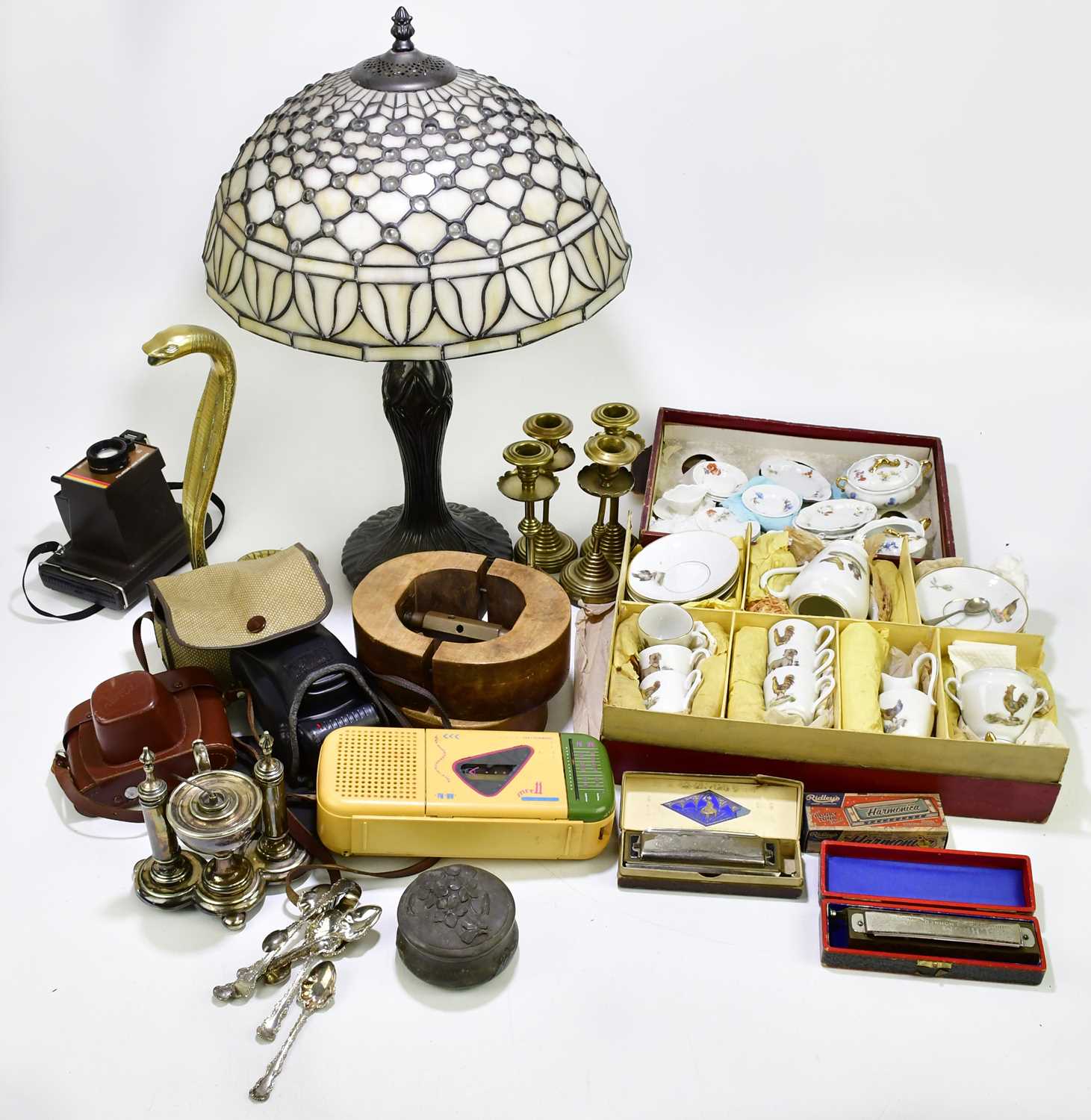 Lot 2087 - An assortment of collectors' items to