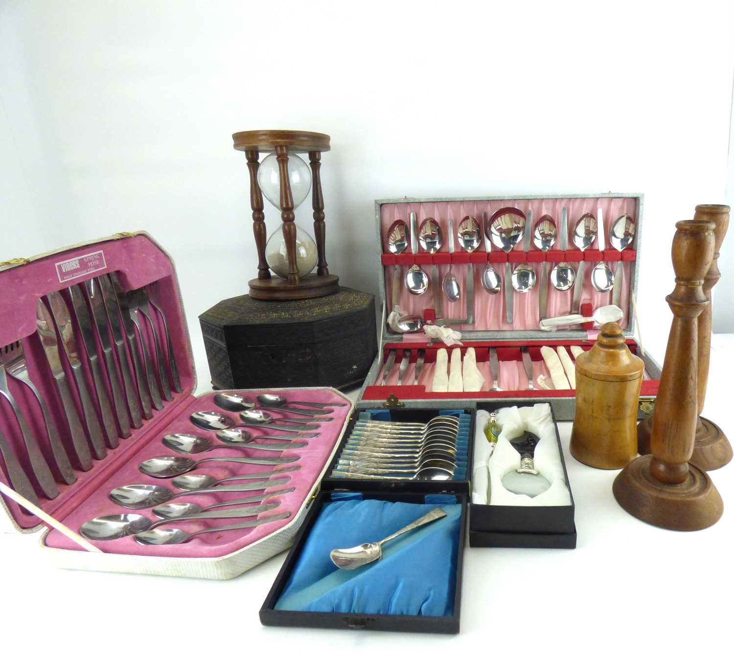 Lot 133 - Various Collectibles