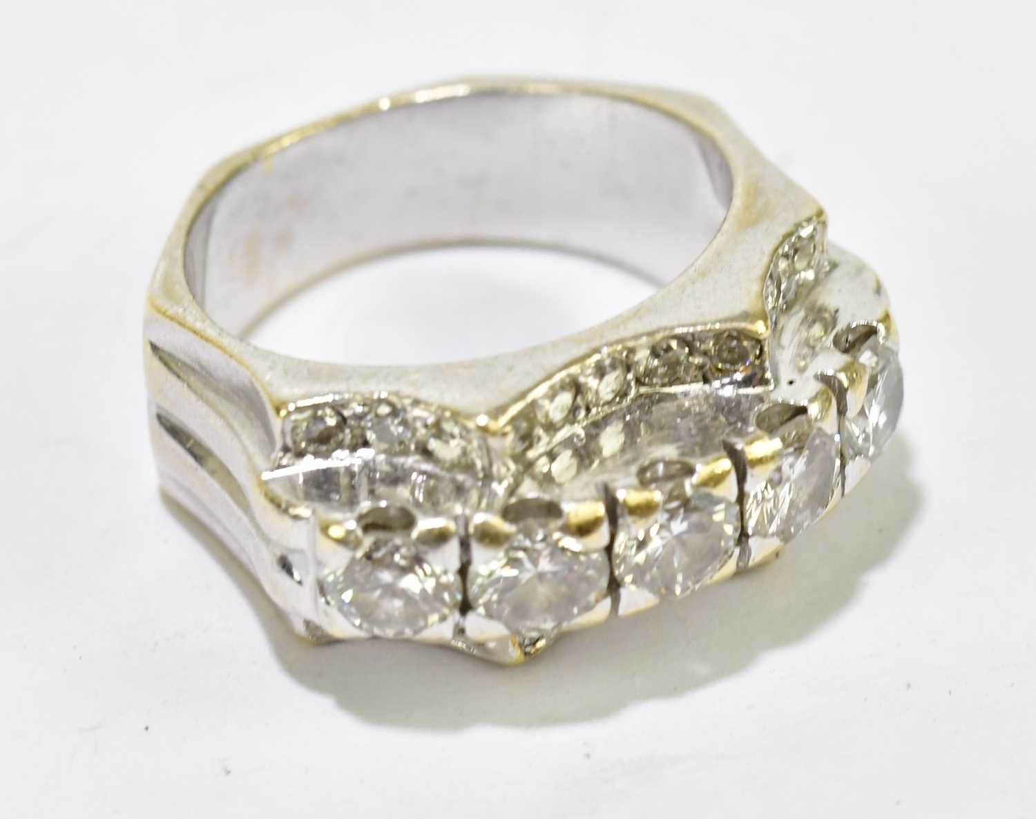 Lot 31 - A white metal diamond ring with five raised