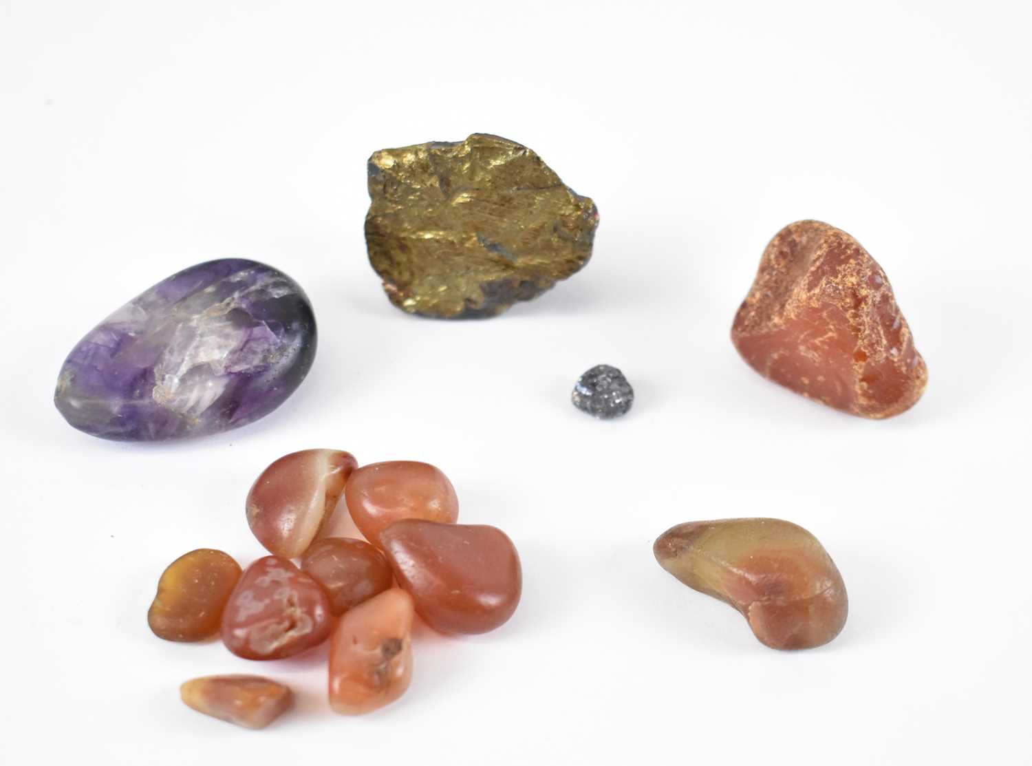 Lot 820 - A small quantity of unpolished stones and