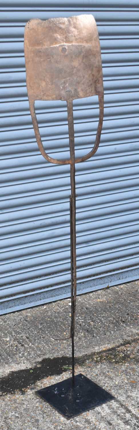 Lot 508 - TRIBAL ART; an iron sculpture of inverted