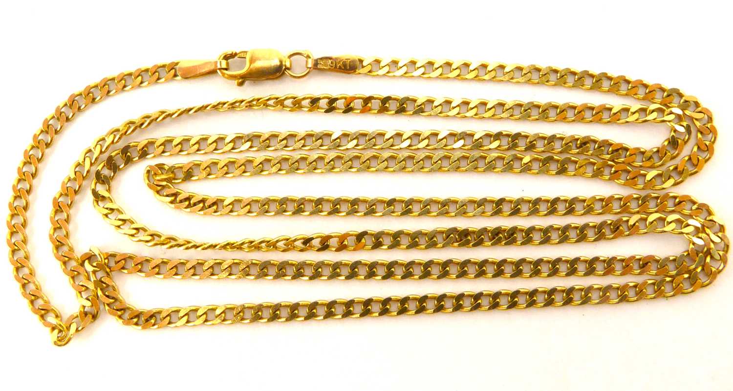 Lot 1078 - A 9ct gold dainty flat curb link chain with