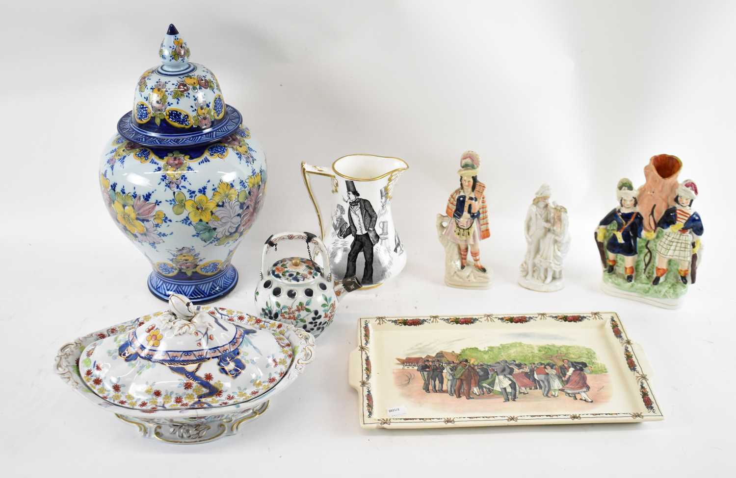 Lot 451 - A mixed lot of ceramics including large jar