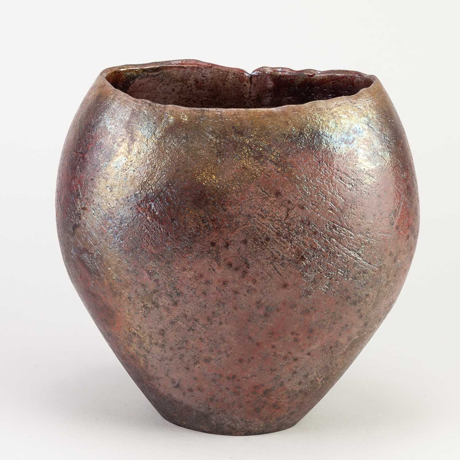 Lot 69 - STEPHEN MURFITT (born 1953); a small raku