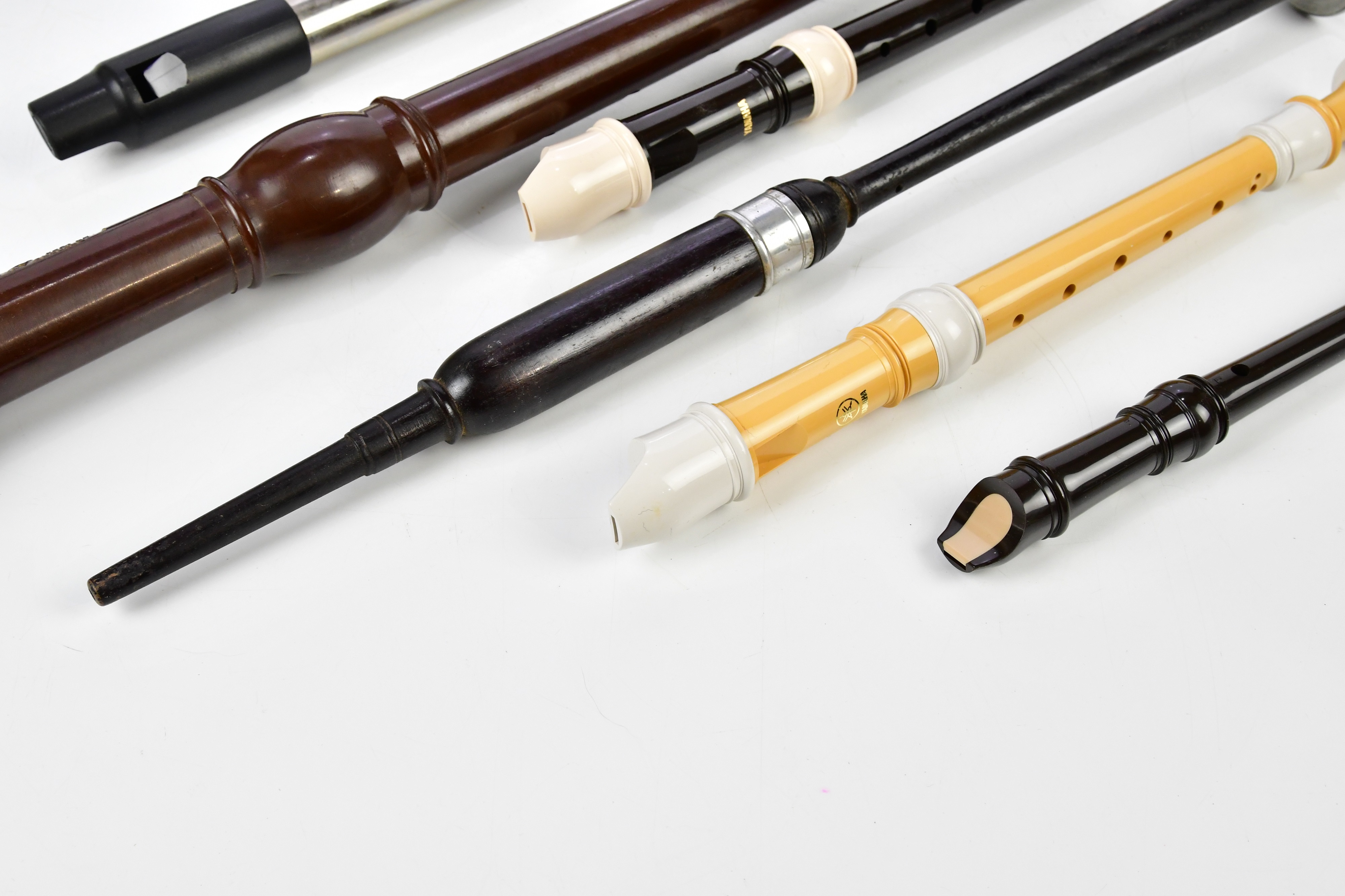 Lot 1296 - A mixed lot of musical instruments and