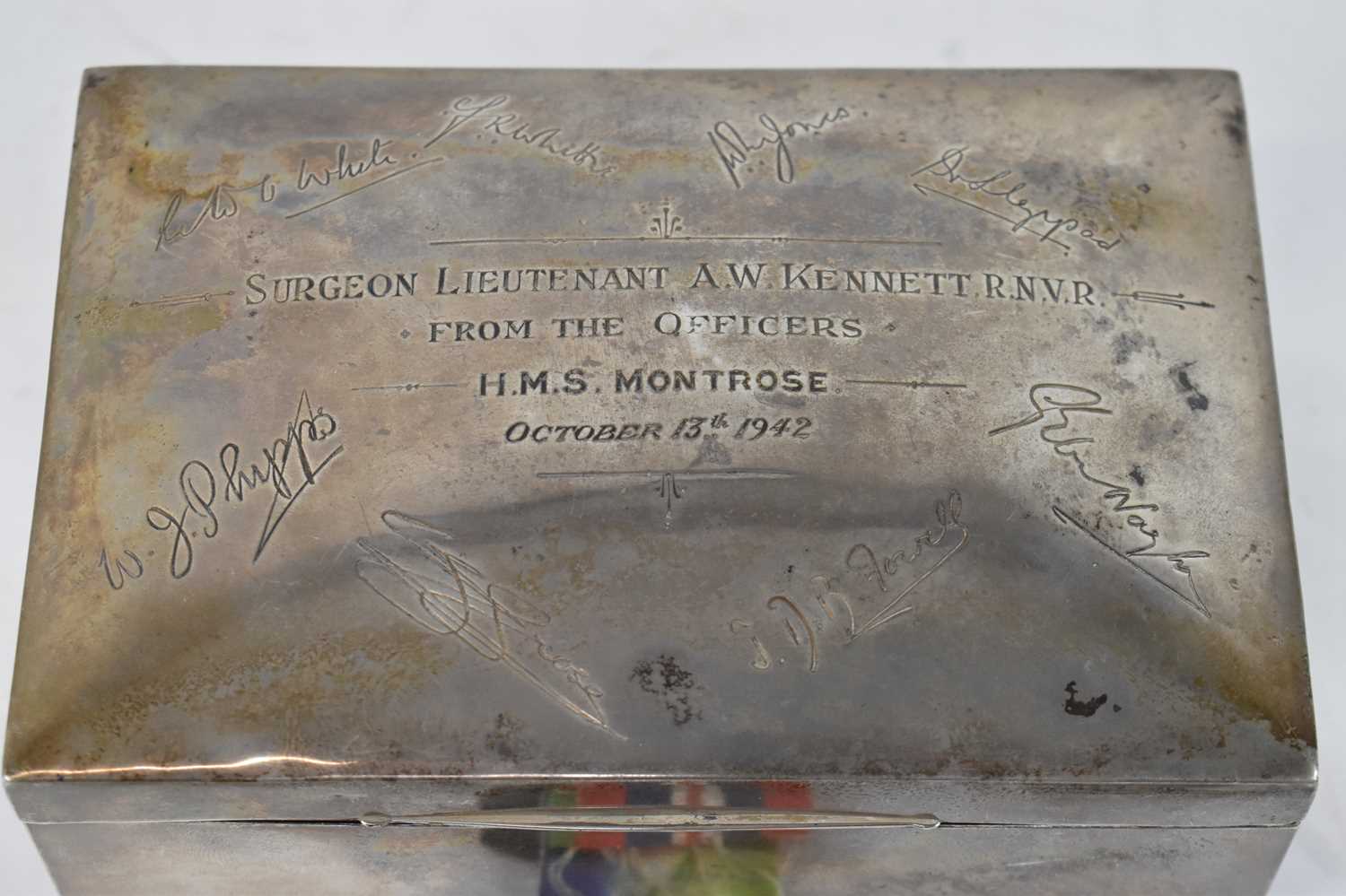 Lot 403 - A collection of World War II memorabilia