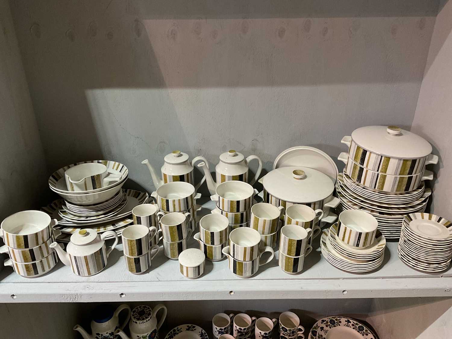 Lot 176 - MIDWINTER; a quantity of 'Queensberry'