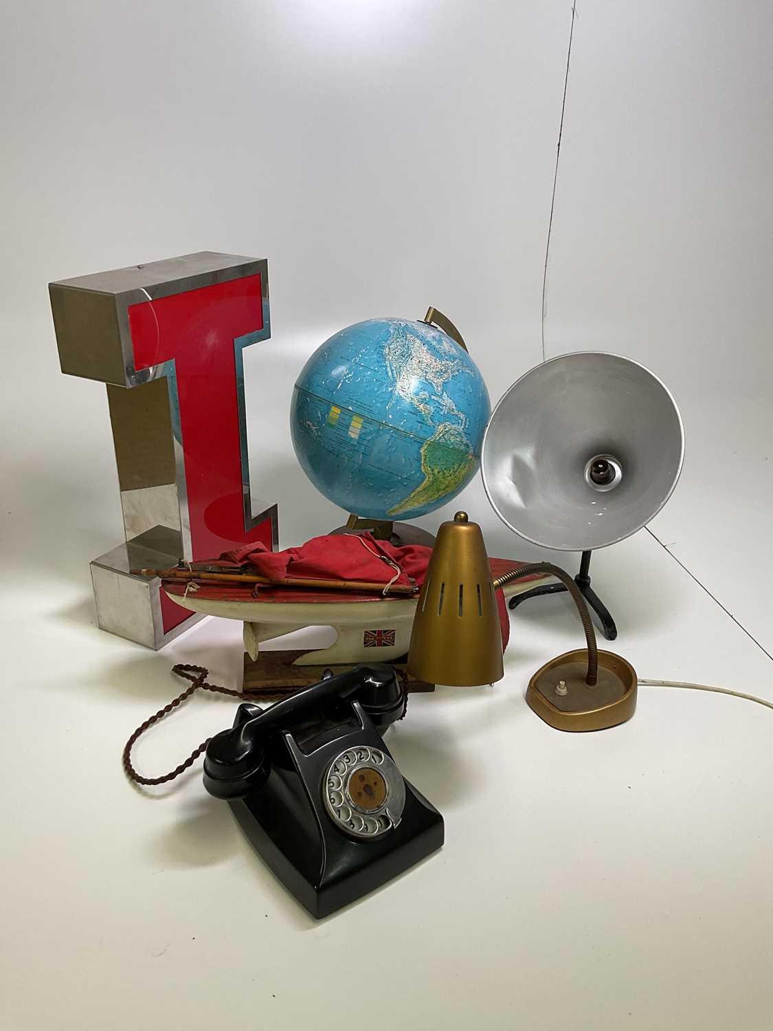 Lot 46 - A quantity of collectors' items comprising a