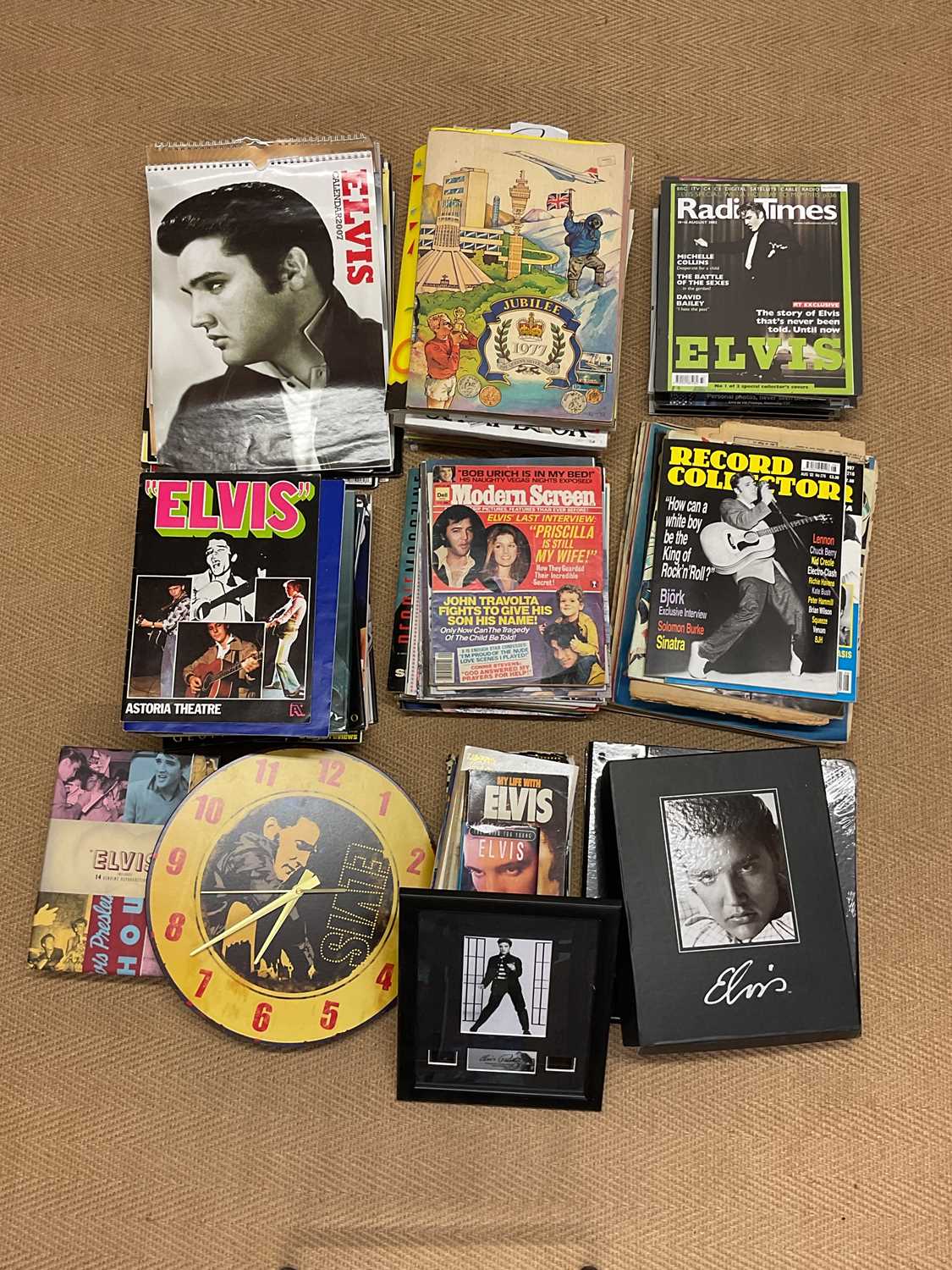 Lot 2028 - ELVIS PRESLEY; a large collection of