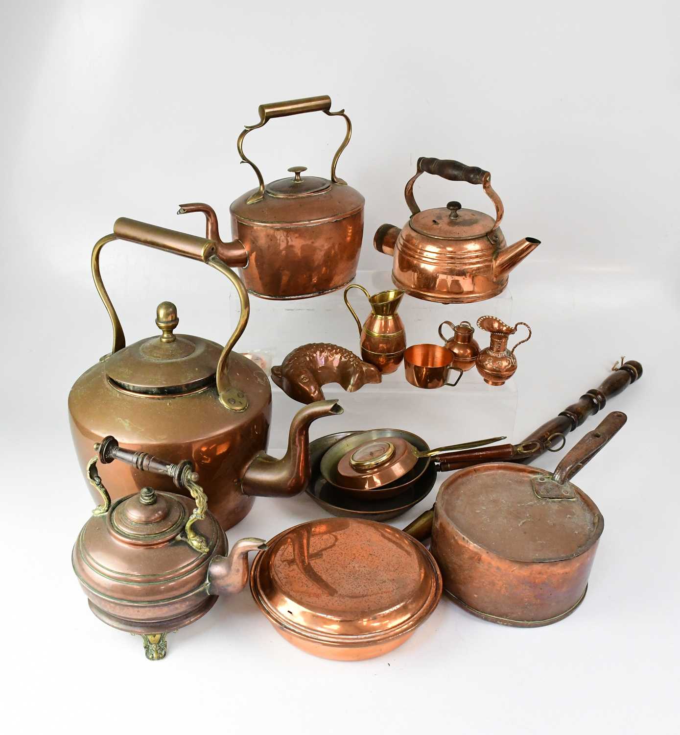 Lot 425 - A quantity of copper ware to include four