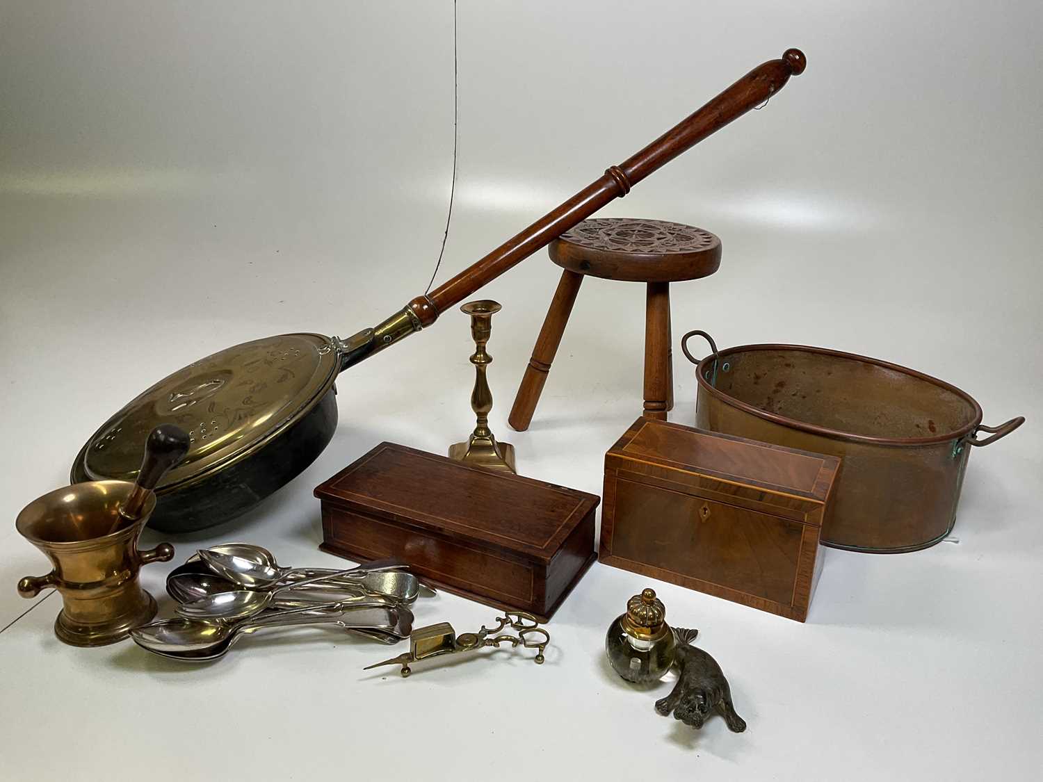 Lot 20 - Collectors' items to include a carved wooden