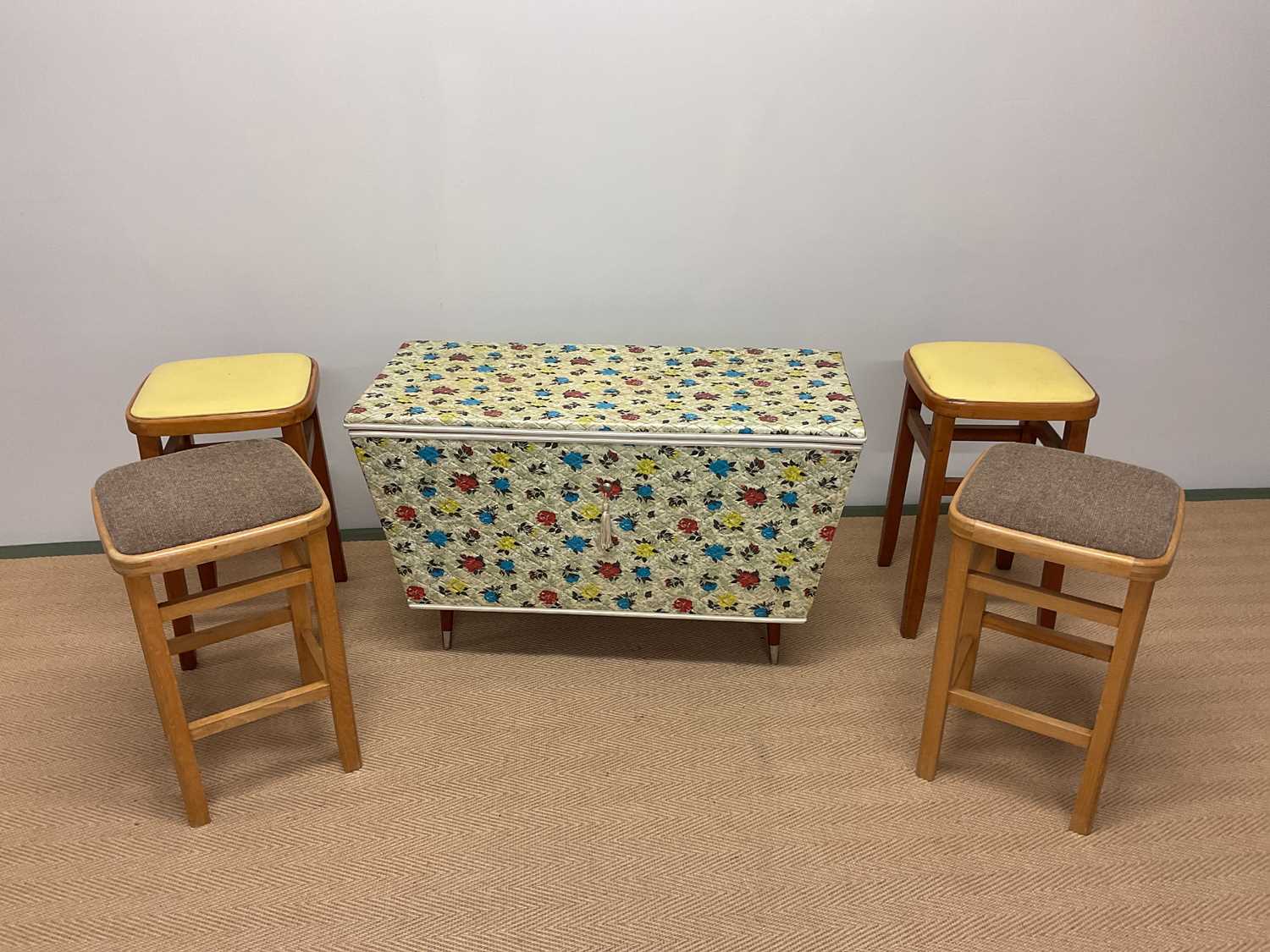 Lot 479 - CABOT; a 1950s blanket box and four 1950s