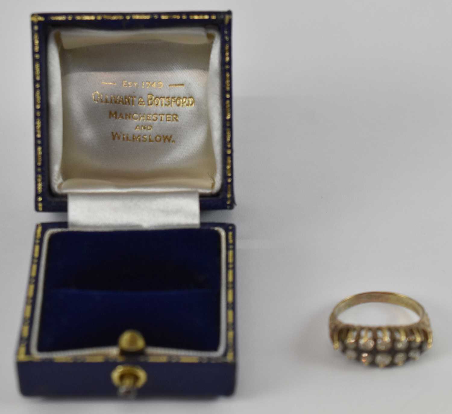 Lot 709 - An 18ct yellow gold twelve stone diamond