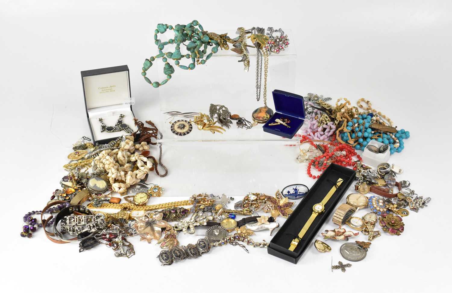 Lot 1124 - A small quantity of costume jewellery to