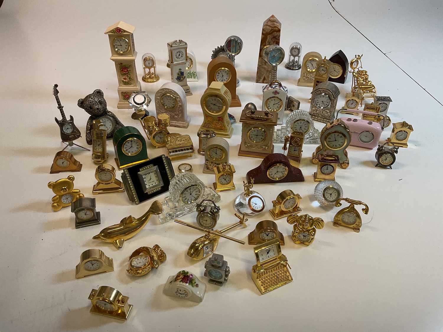Lot 322 - Quantity of miniature clocks.