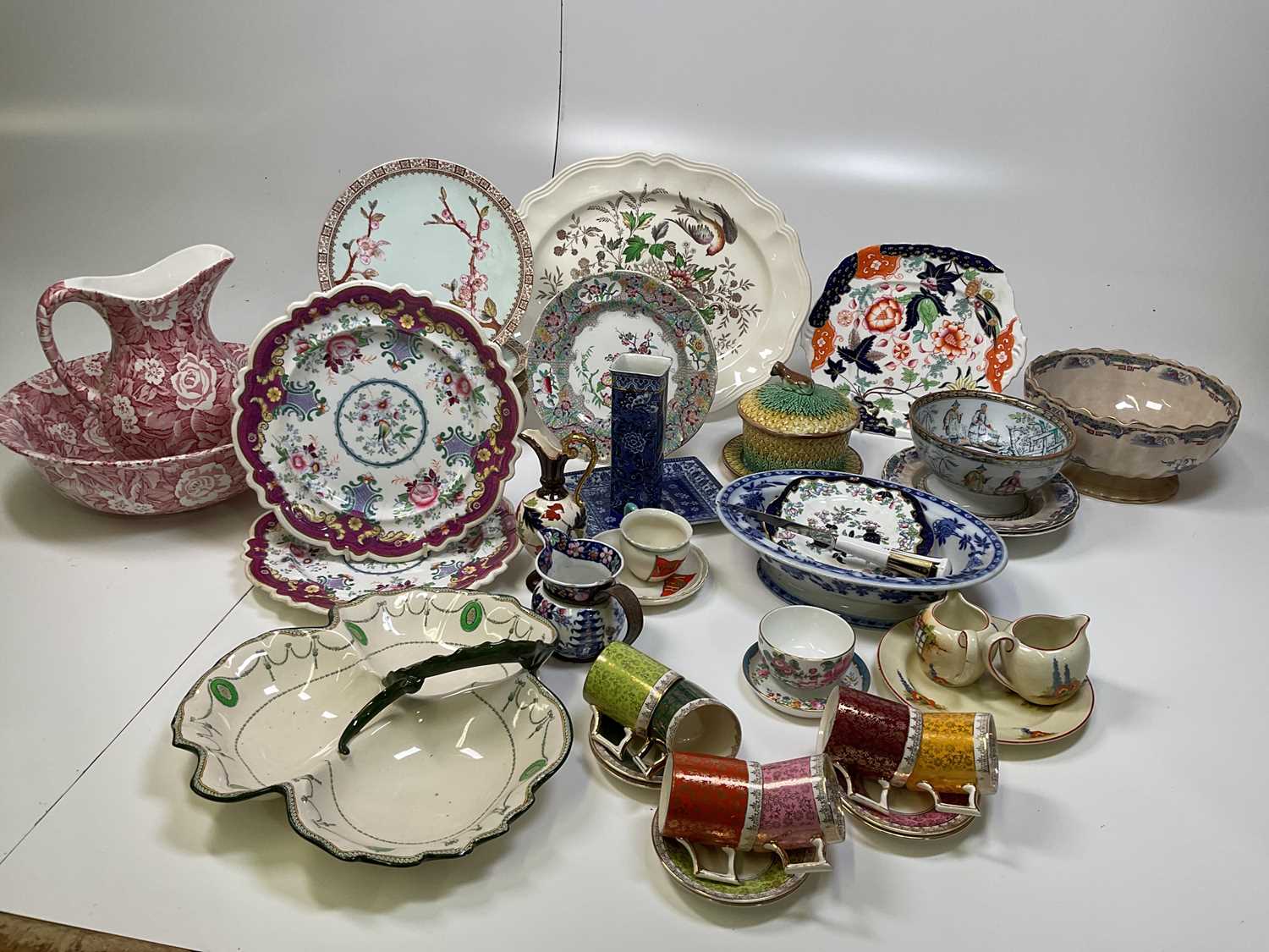 Lot 188 - A quantity of ceramics to include Old Foley,