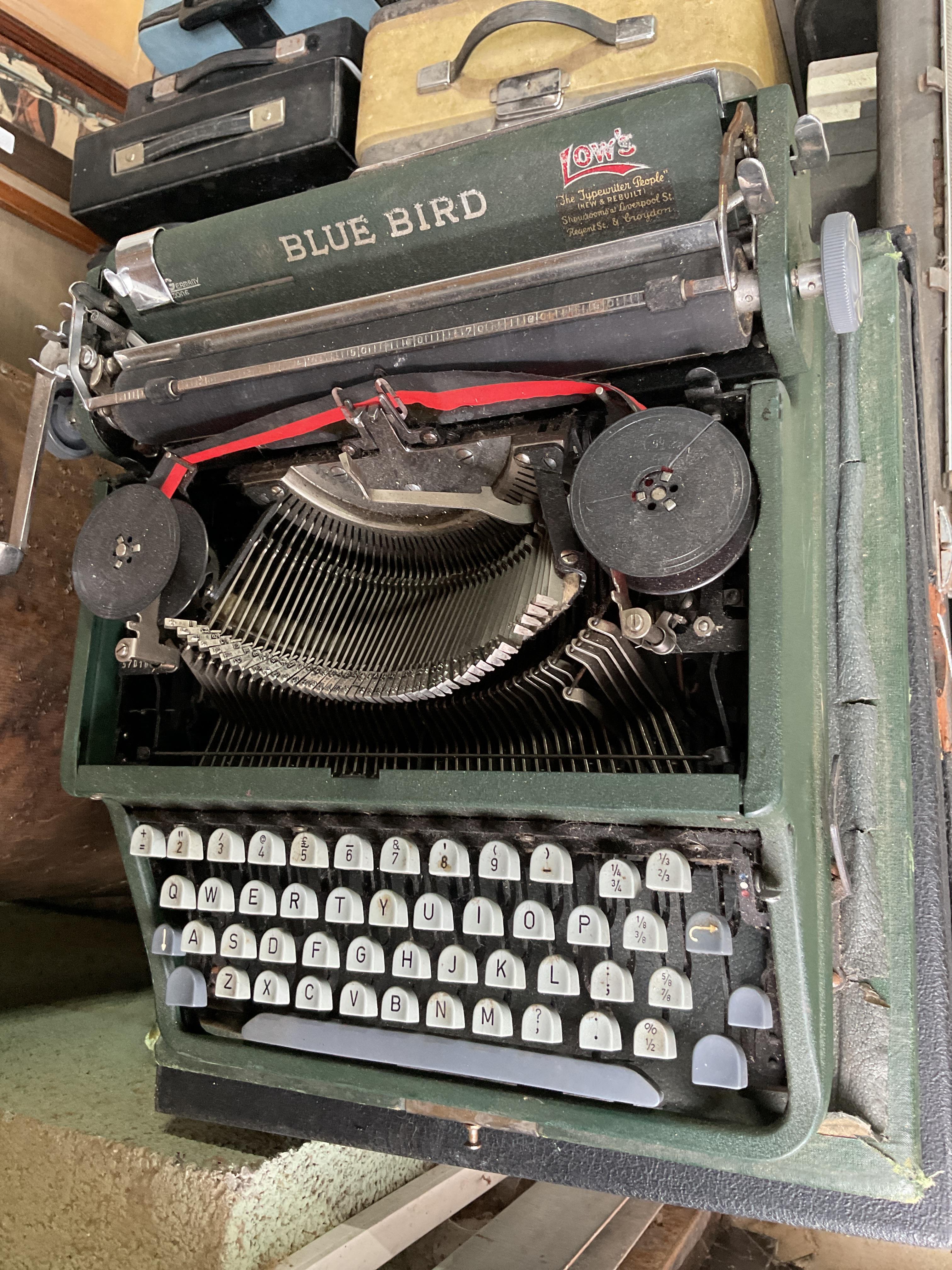 Lot 121 - A large quantity of vintage typewriters.