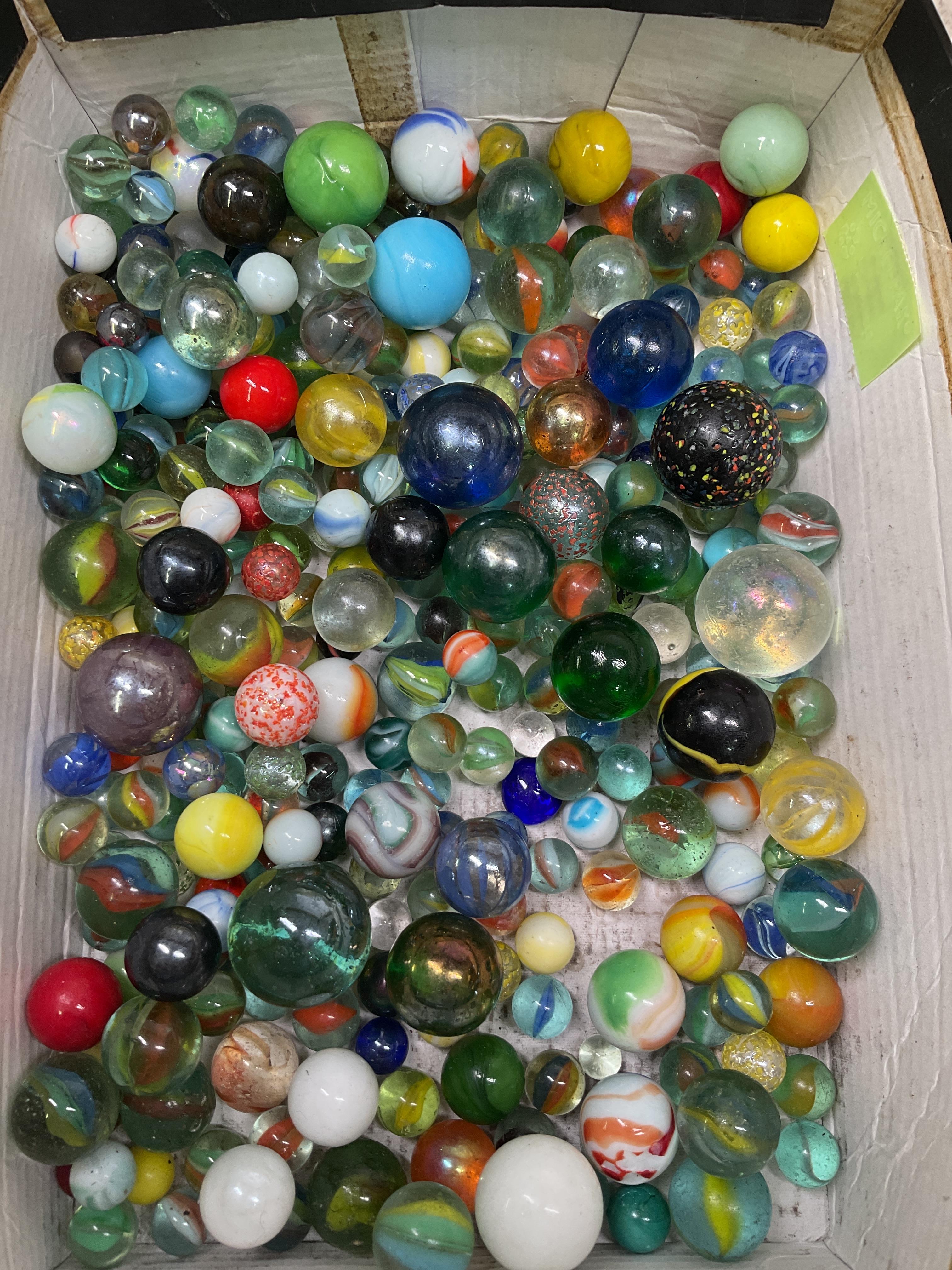 Lot 209 - A large collection of marbles including End