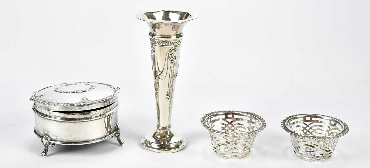Lot 2567 - MAPPIN & WEBB; a George V hallmarked silver