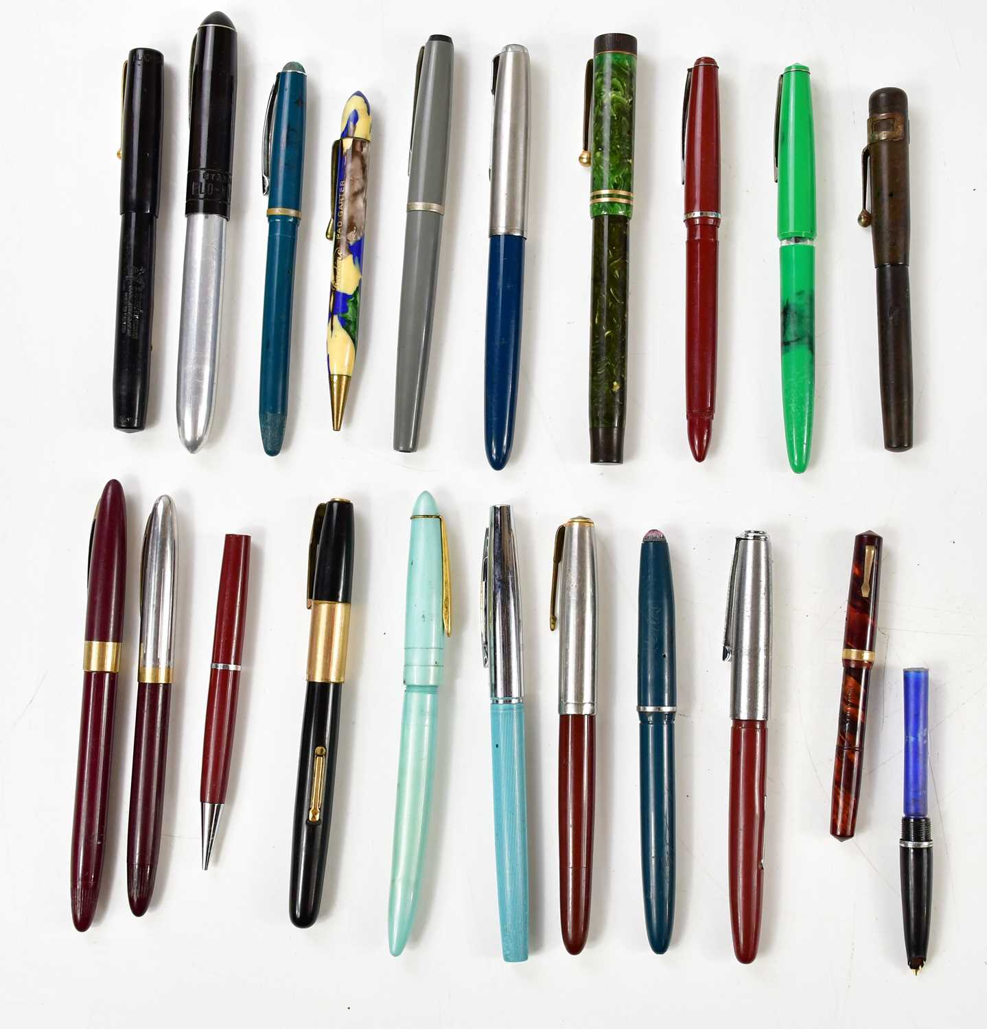 Lot 1042 - A collection of vintage bakelite pens and