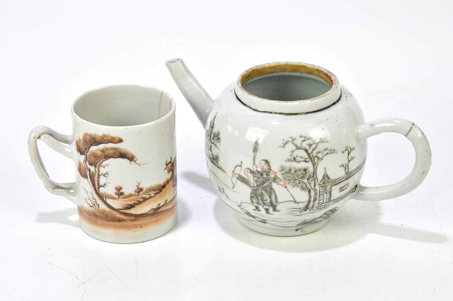 Lot 1191 - A Chinese Export bullet shaped teapot and a