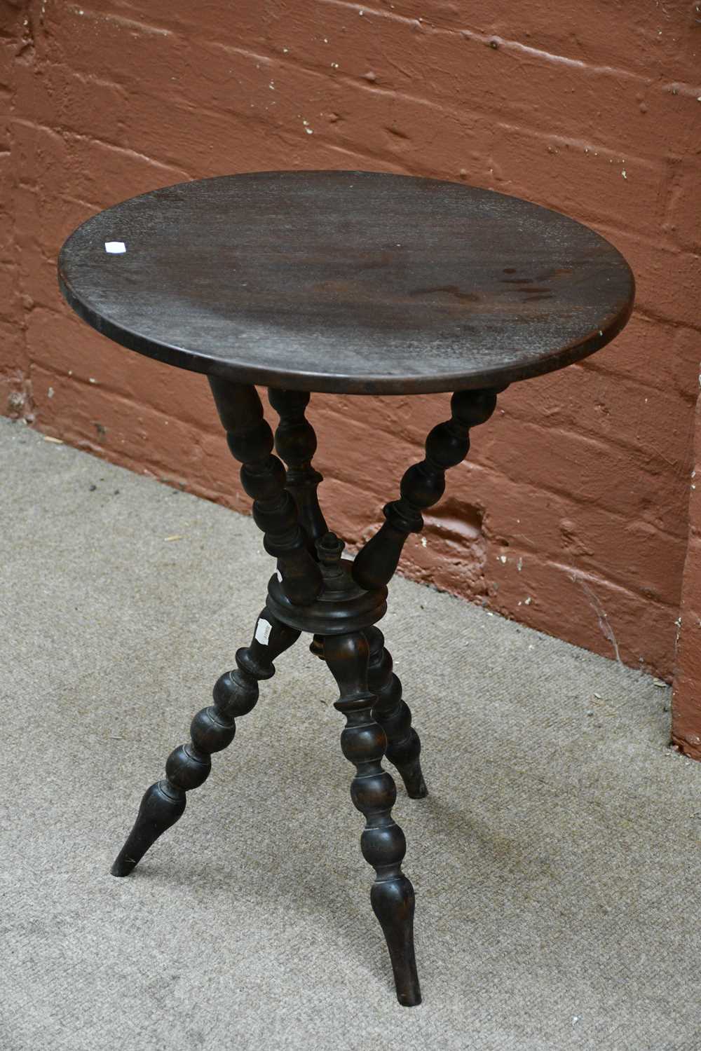 Lot 2546 - An early 20th century oak gypsy table,