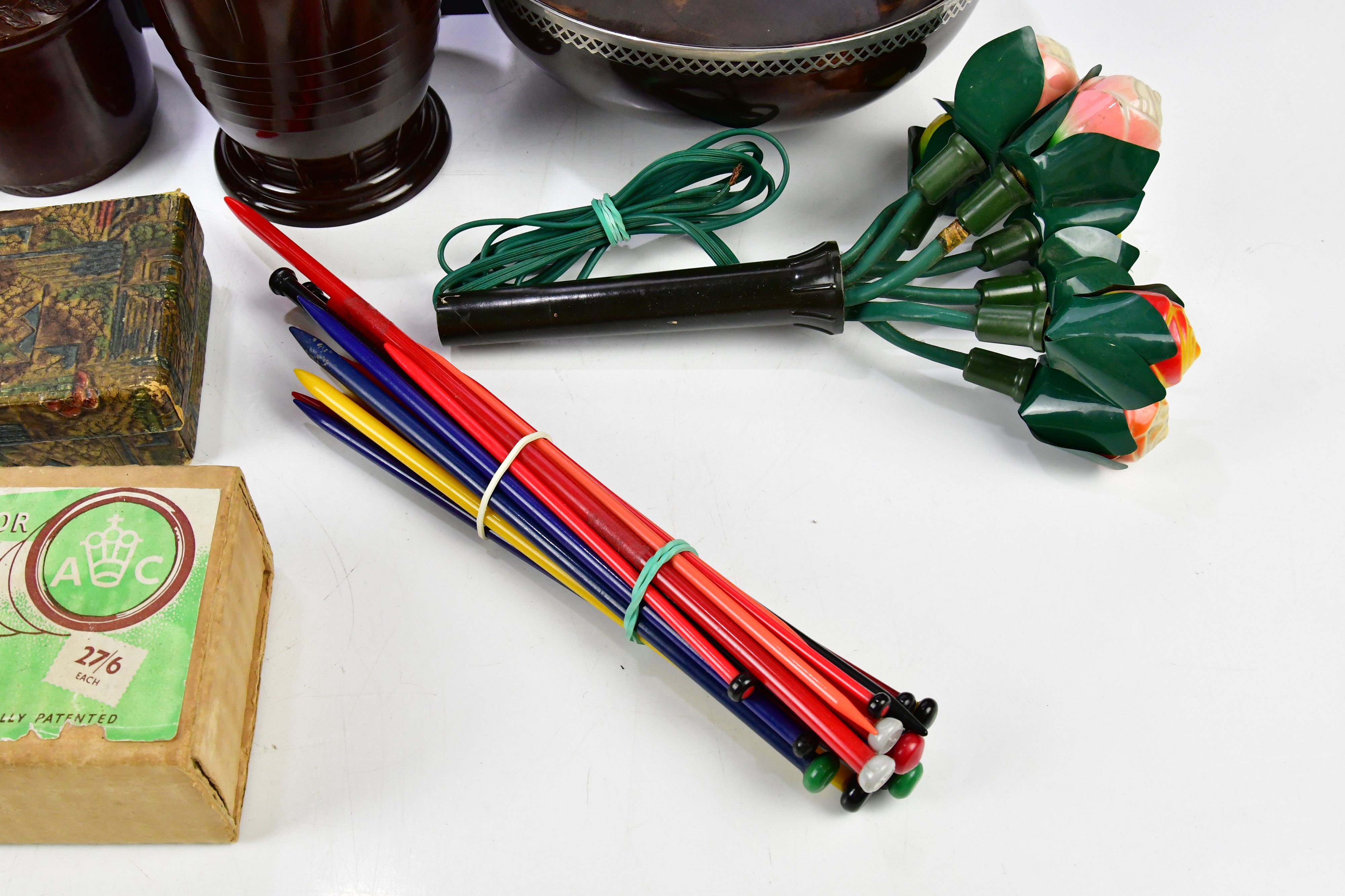 Lot 1351 - A mixed collection of vintage bakelite