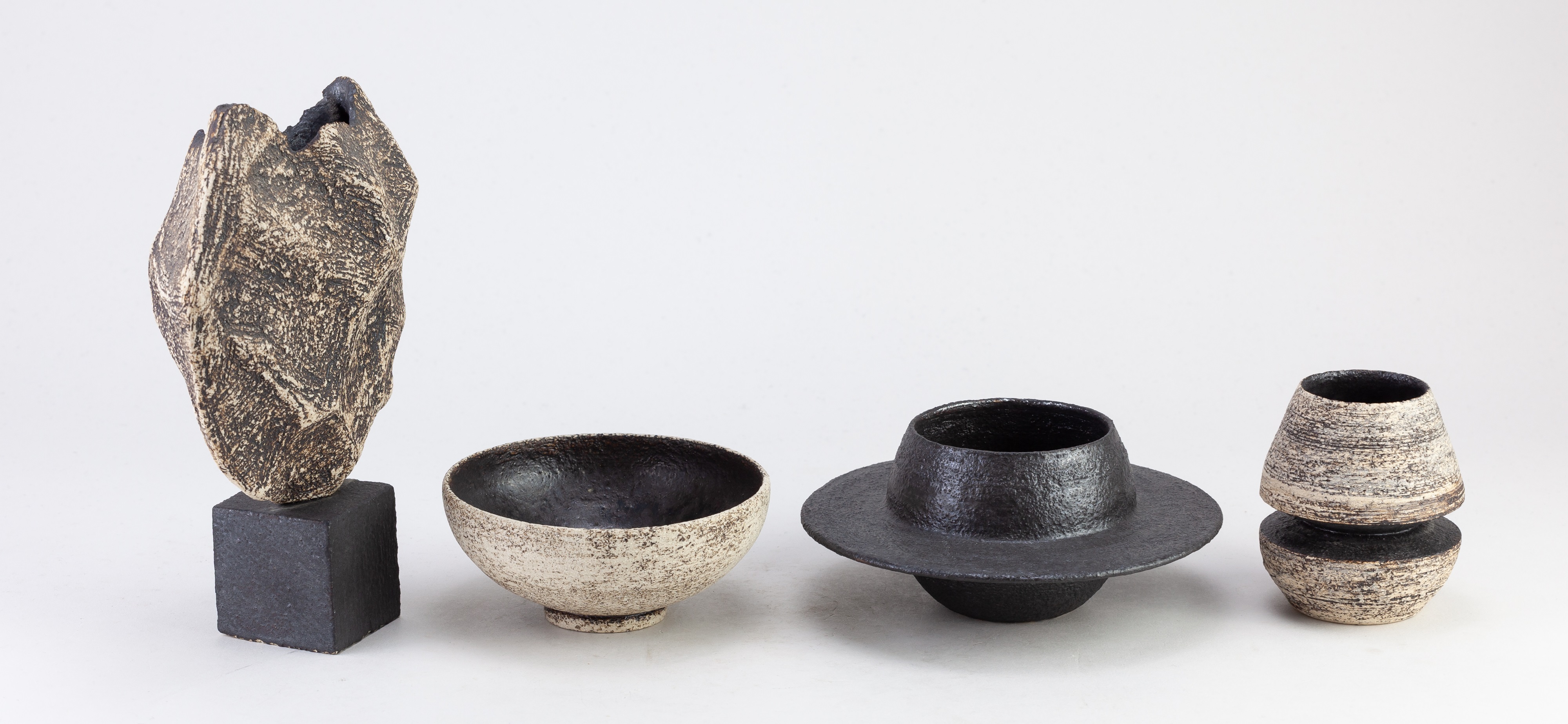 Lot 122 - DAMEON LYNN (born 1972); a stoneware