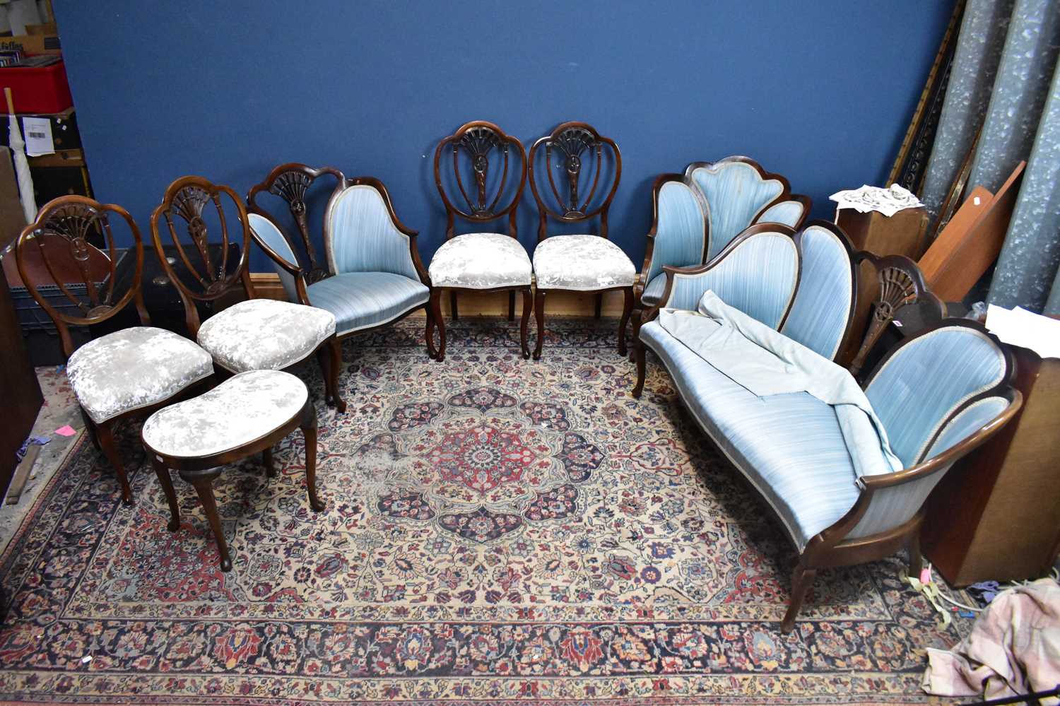 Lot 2431 - An Edwardian seven piece saloon suite