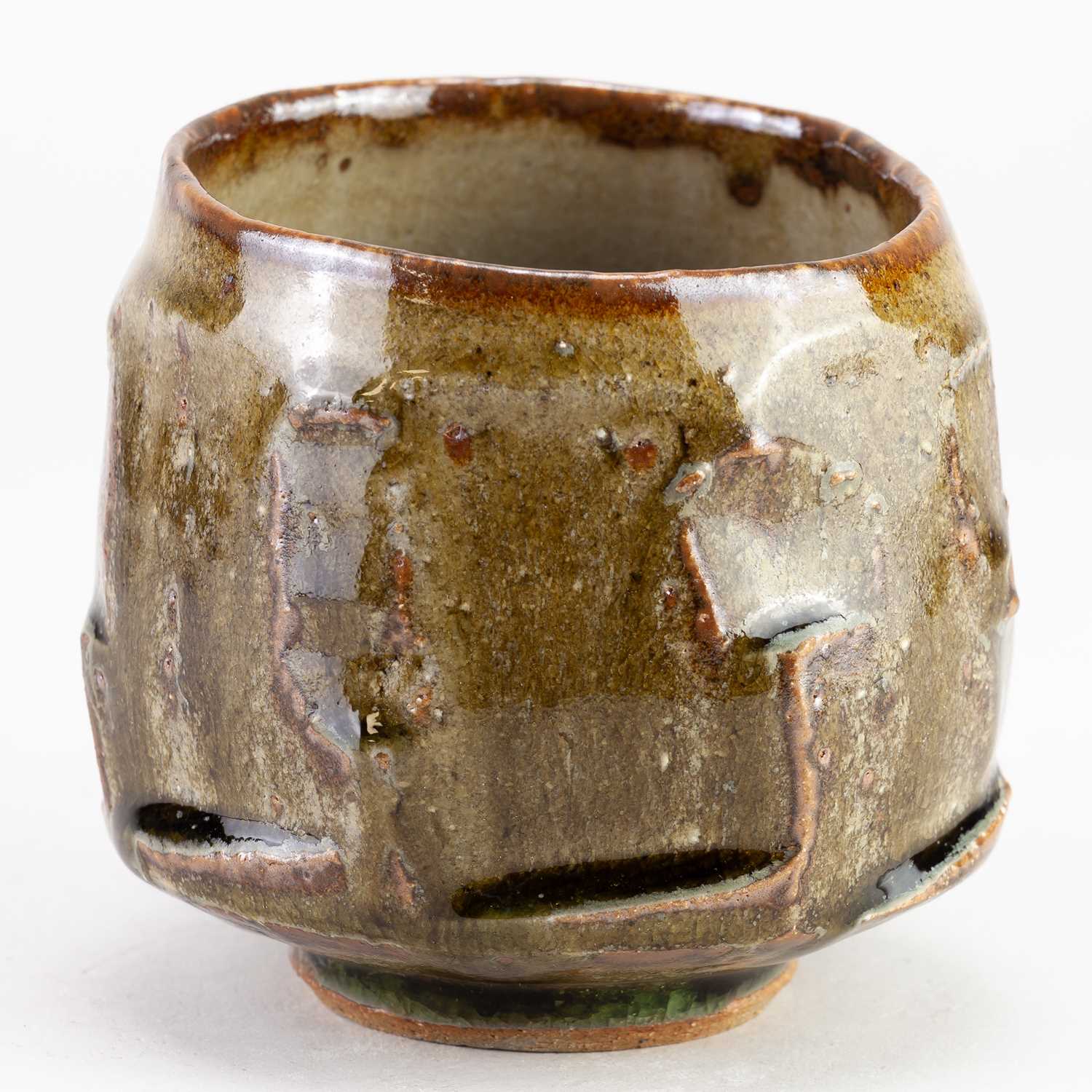 Lot 59 - BEN DODD; a faceted stoneware chawan covered