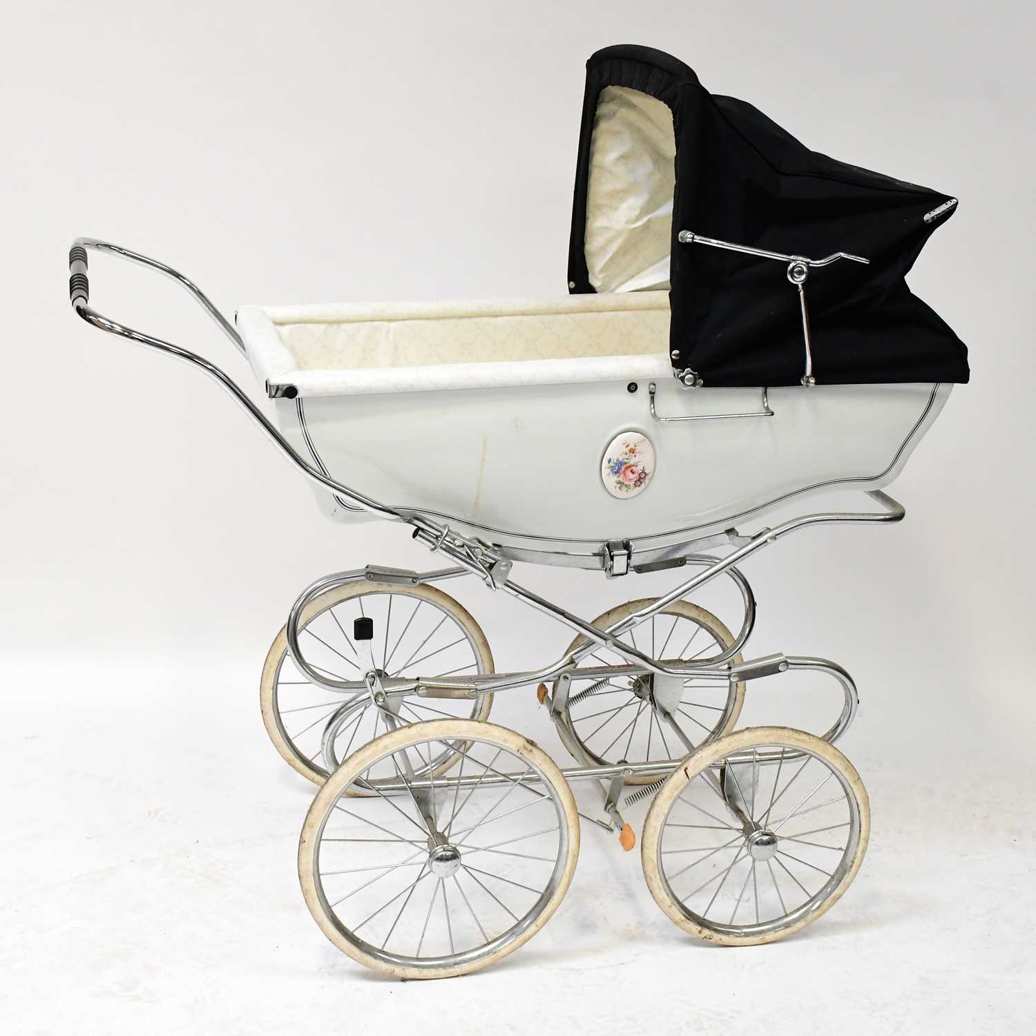 Lot 171 - SILVERCROSS; a coach built pram with black
