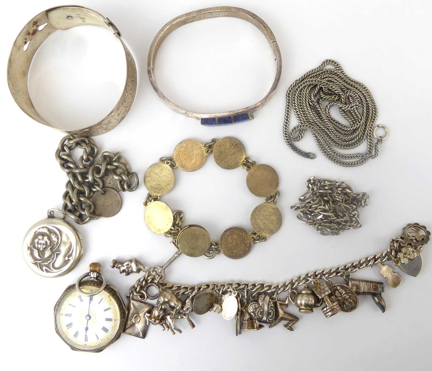 Lot 889 - Various items of silver jewellery