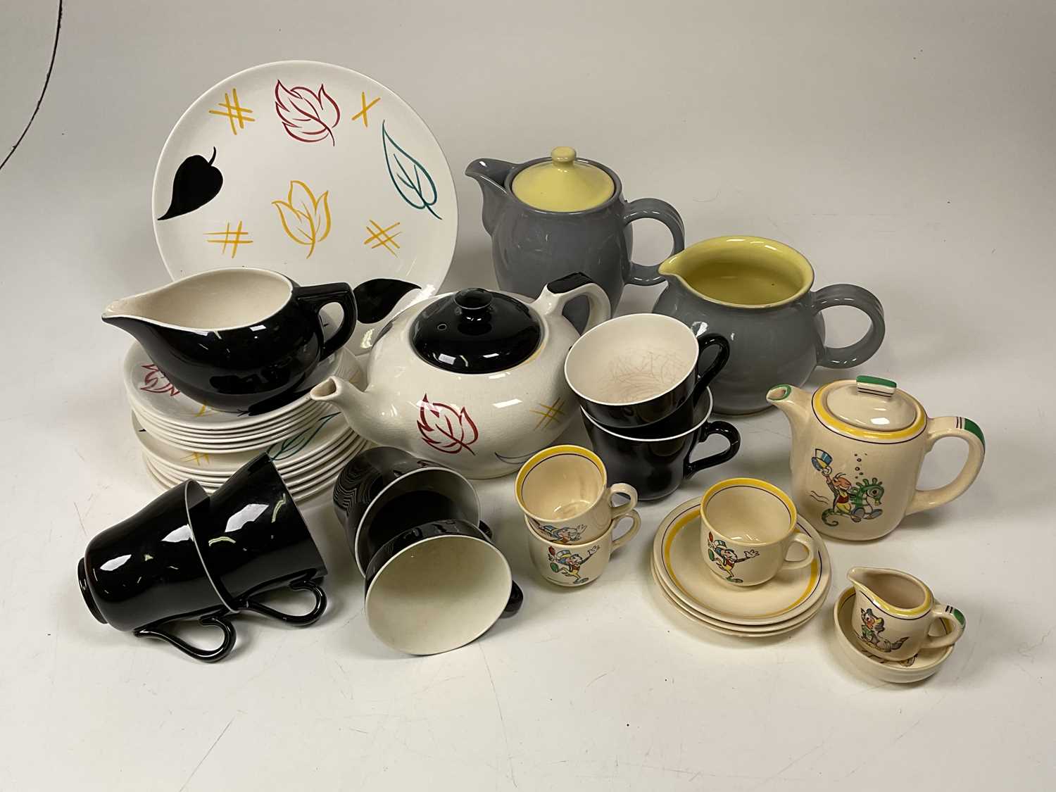 Lot 461 - Assorted vintage ceramics