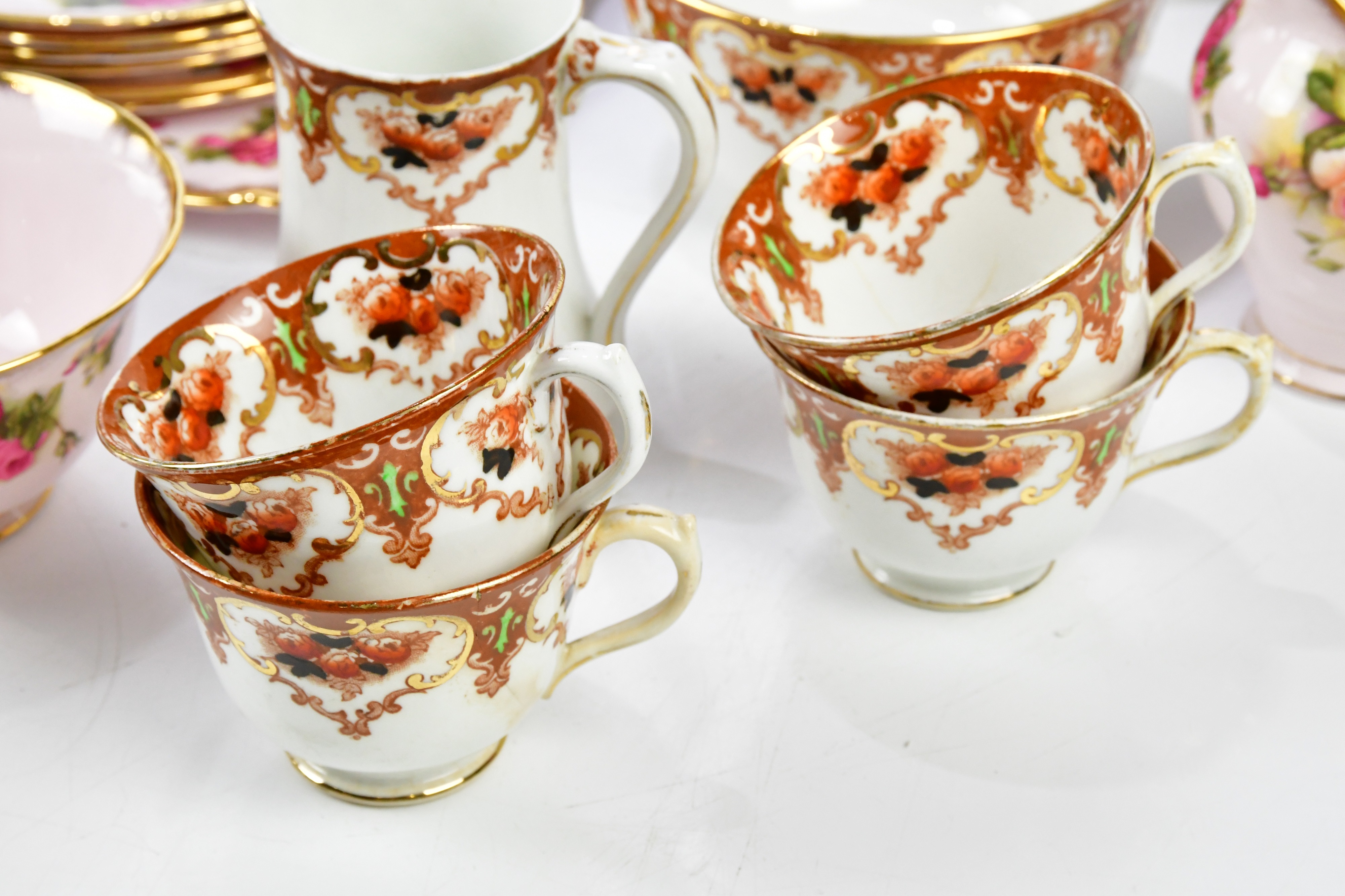 Lot 2066 - A collection of various tea ware, including